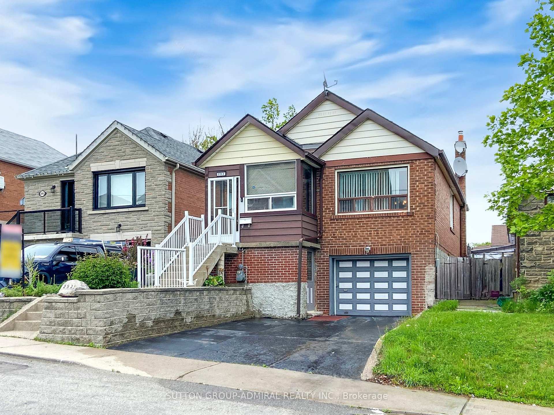 293 Kane Avenue, Toronto, ON M3M 3N9