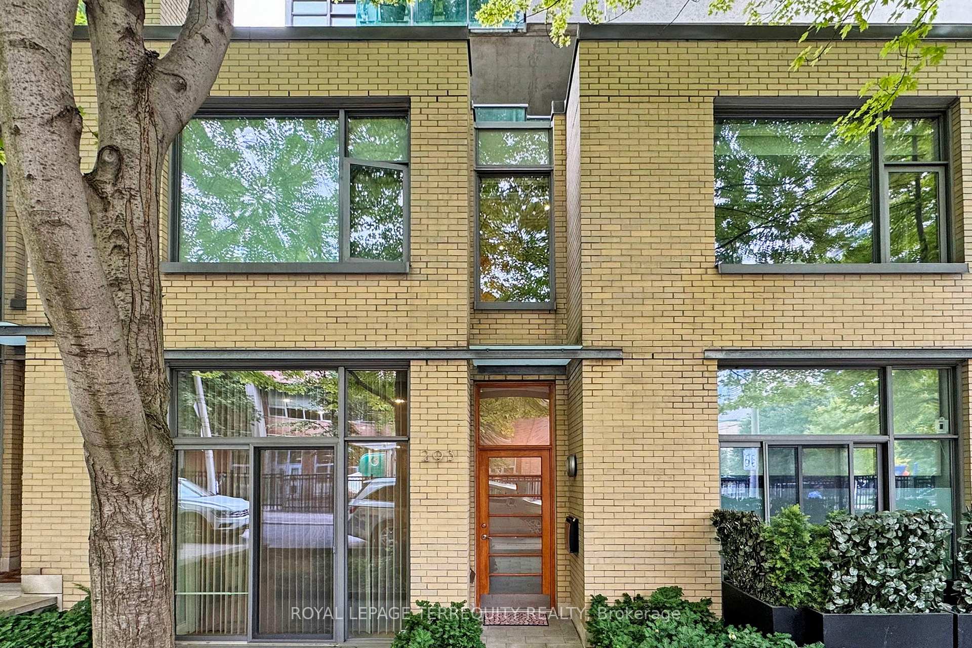 293 Mutual Street, Toronto, ON M4Y 1X6
