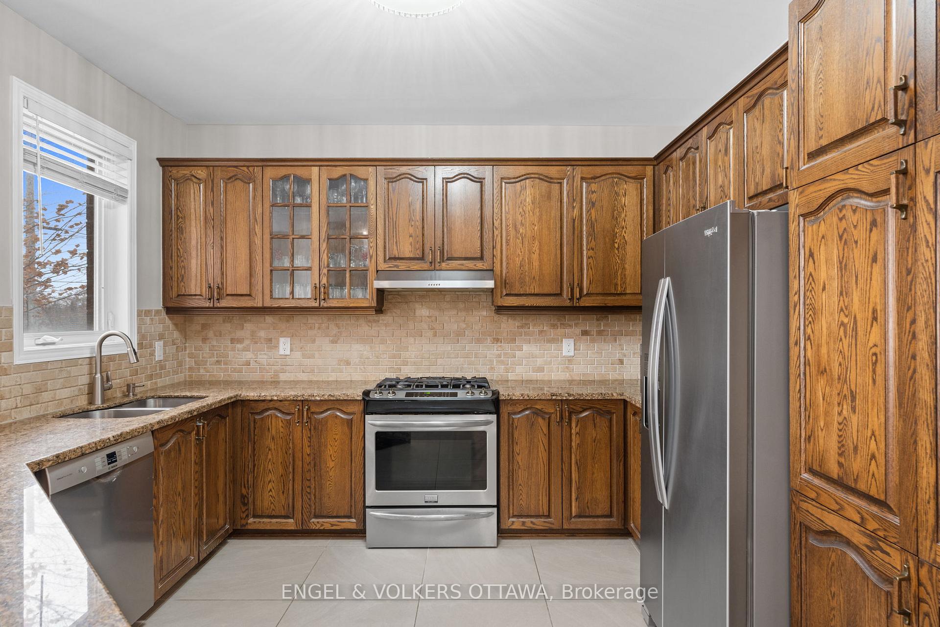 2931 Shadow Hill Crescent, Blossom Park - Airport and Area, ON K1T 3Y9 ...