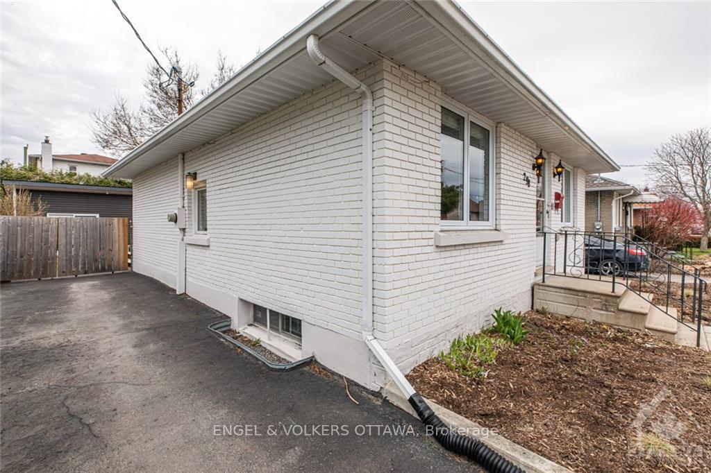 298 St Jacques Street, Vanier and Kingsview Park, ON K1L 5G5