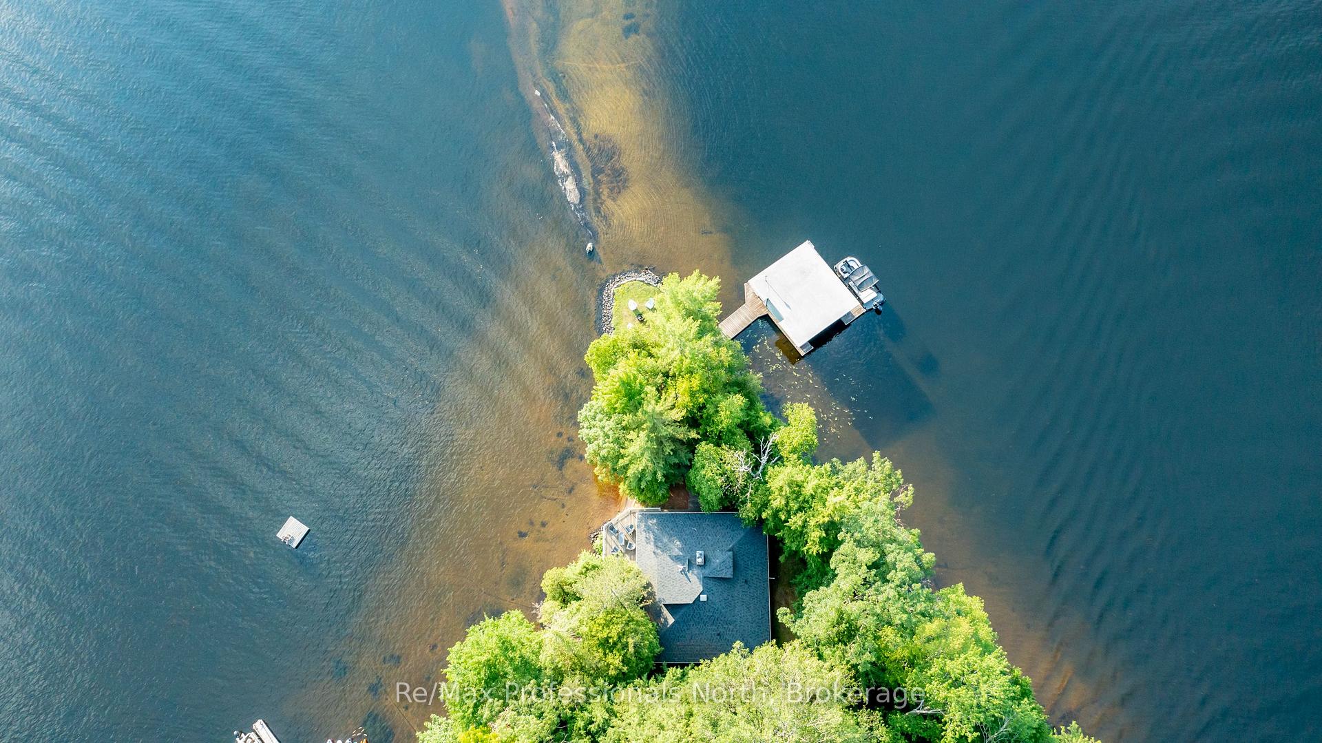 3-4 MB HENRY ISLAND, Gravenhurst, ON P1P 1R1