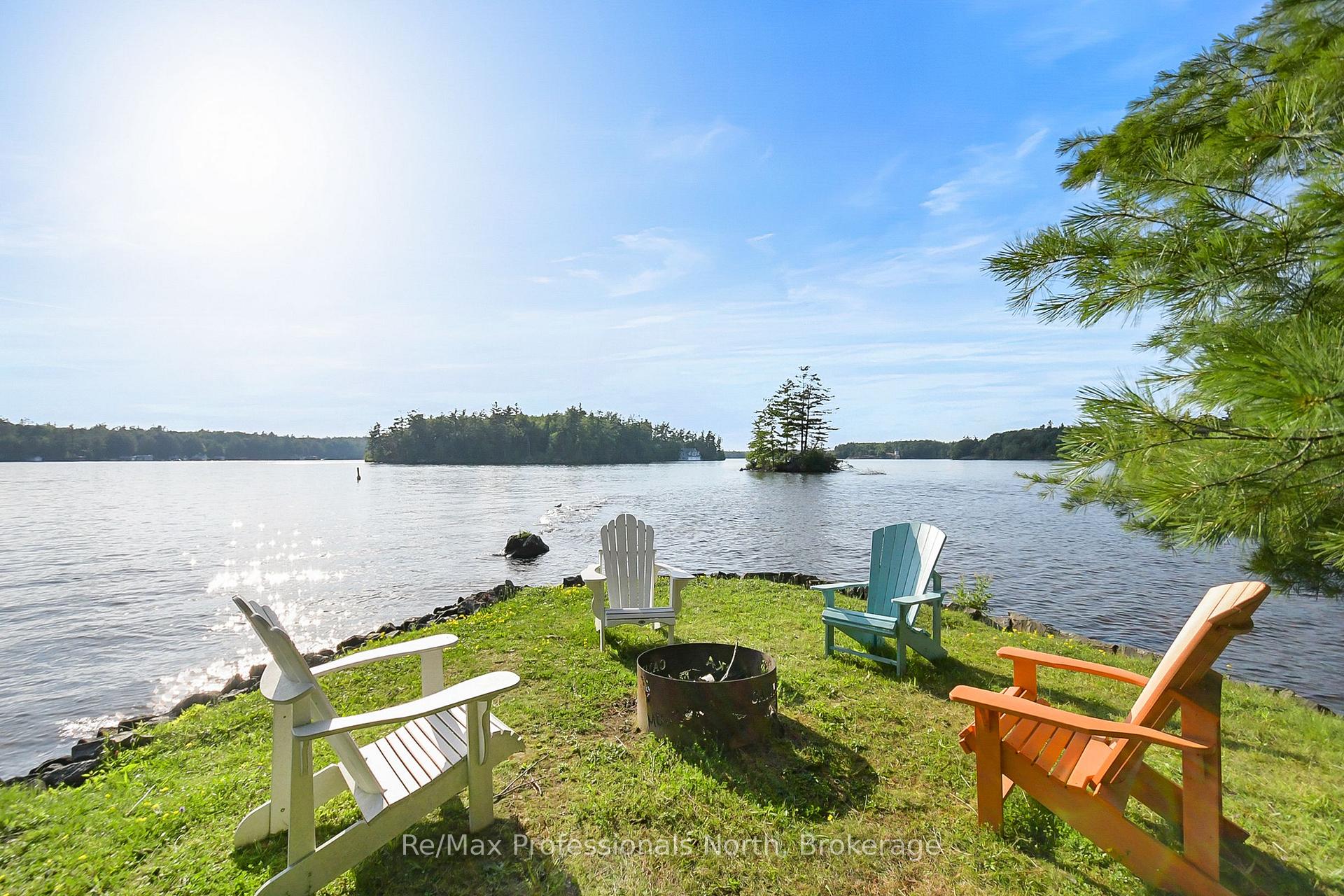 3-4 MB HENRY ISLAND, Gravenhurst, ON P1P 1R1