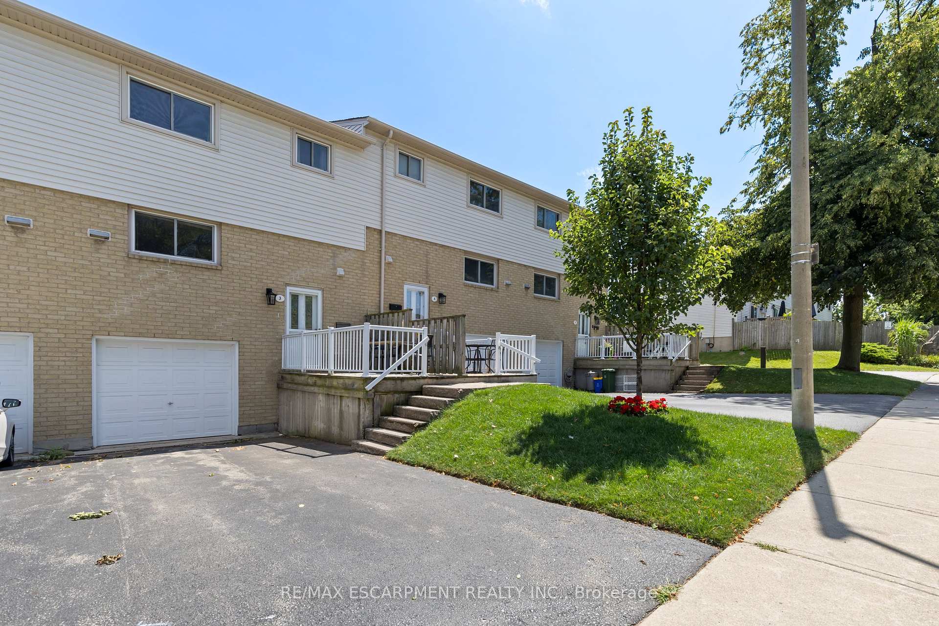 3 - 51 CAROGA Court, Hamilton, ON L9C 7C2