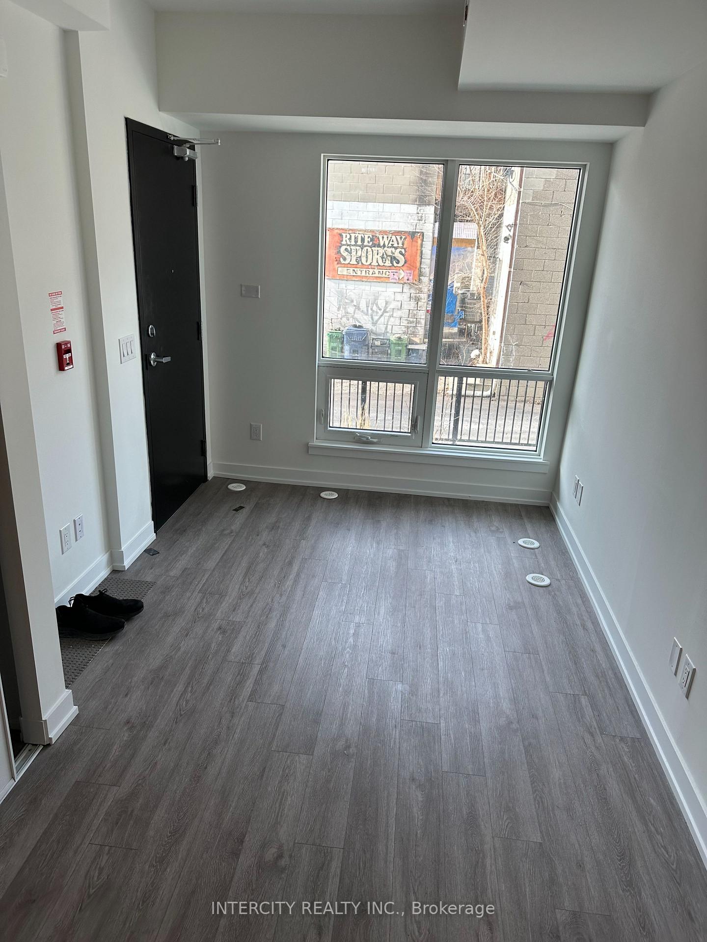 3 - 871 Sheppard Avenue, Toronto, ON M3H 2T4