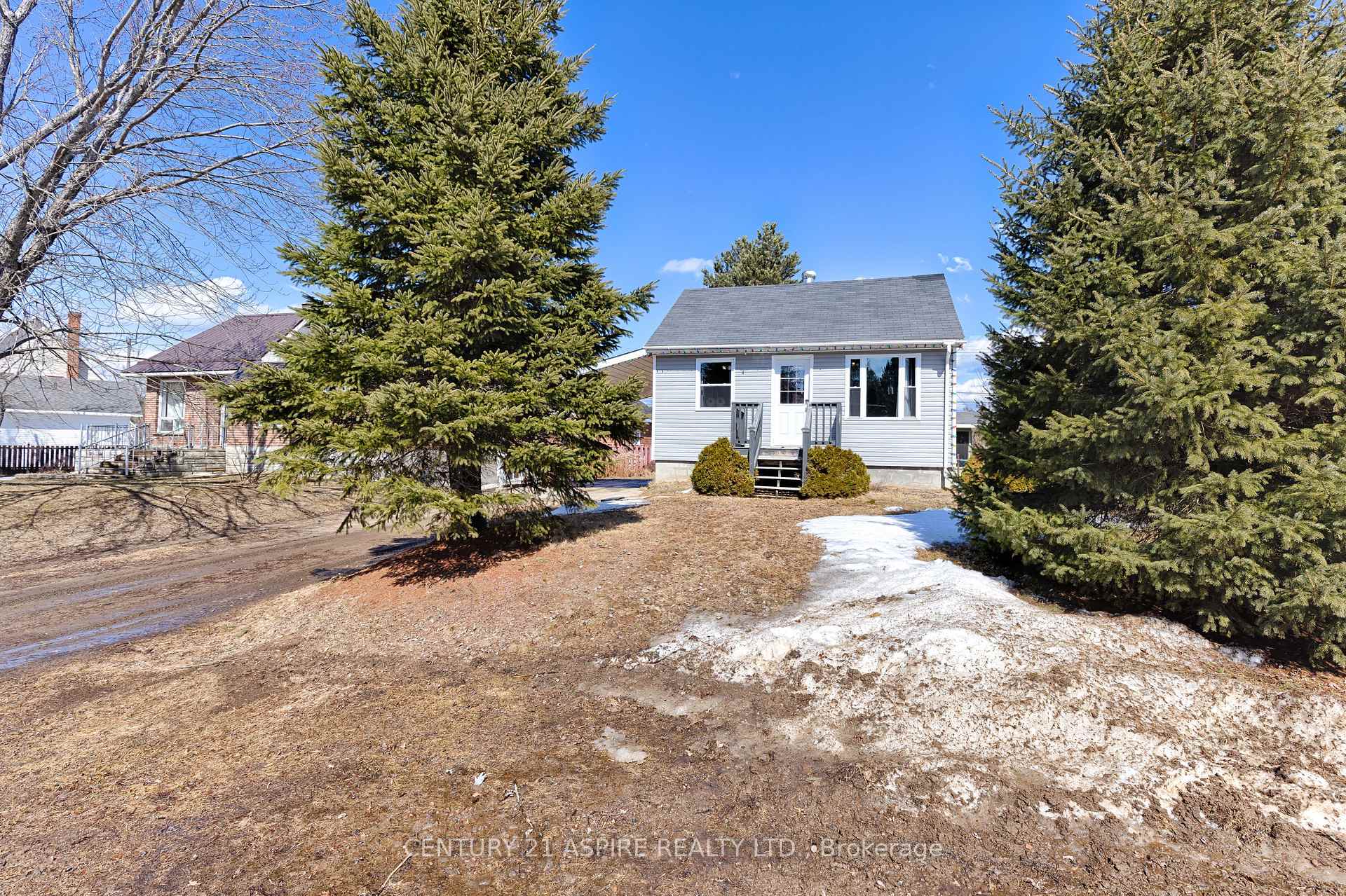 3 Church Street, Laurentian Hills, ON K0J 1J0