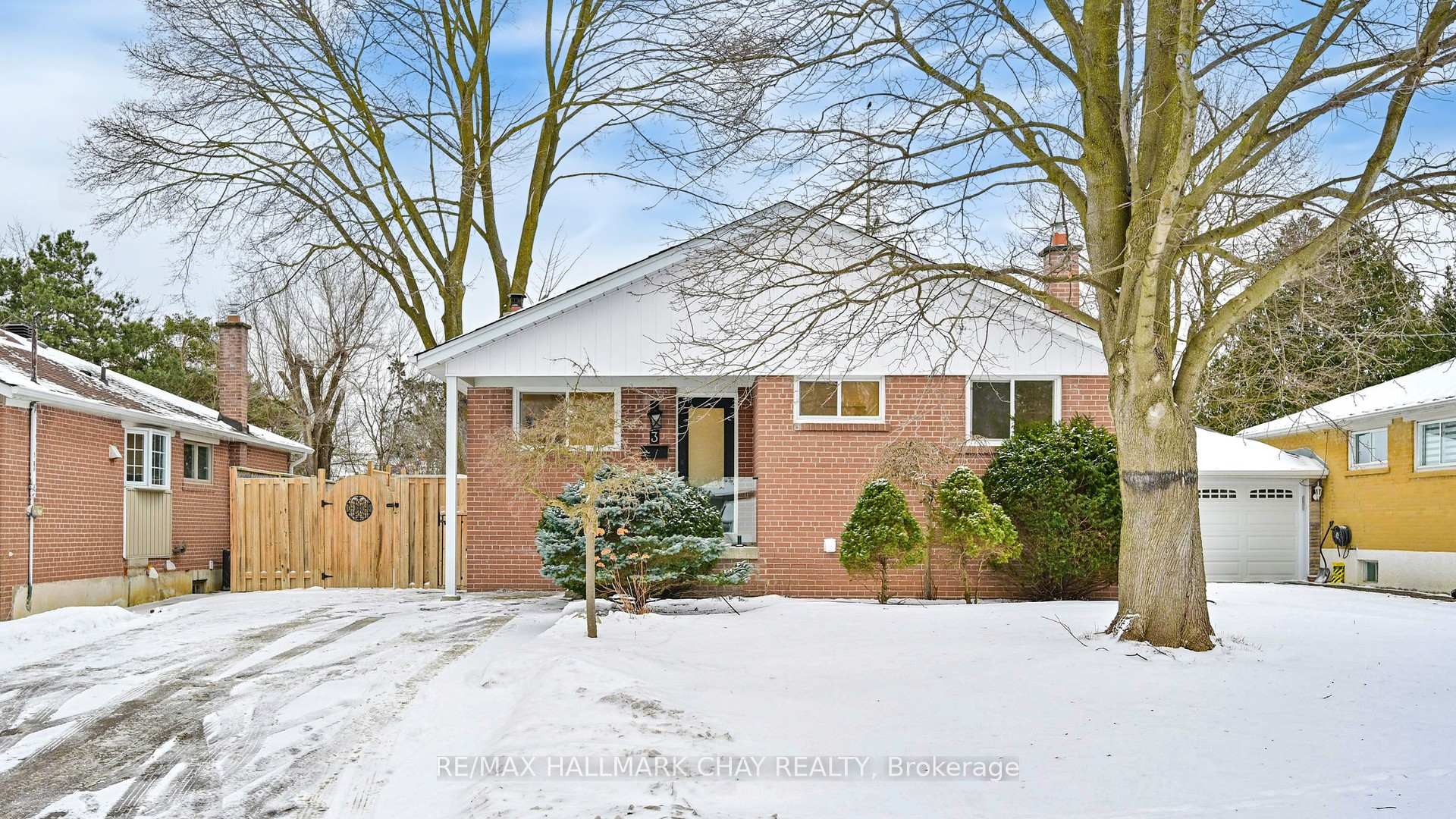 3 Davidson Road, Aurora, ON L4G 2A9