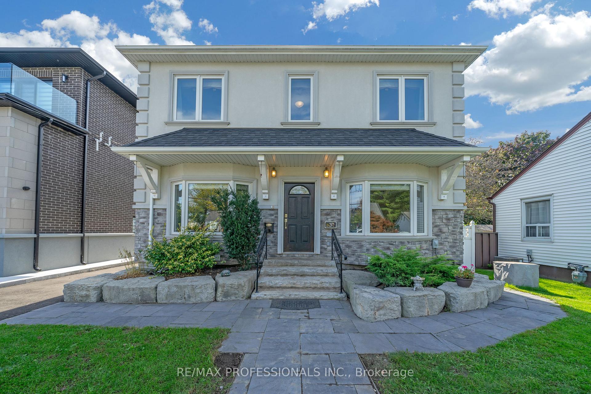 3 Frankwood Road, Toronto, ON M8Z 1Y8