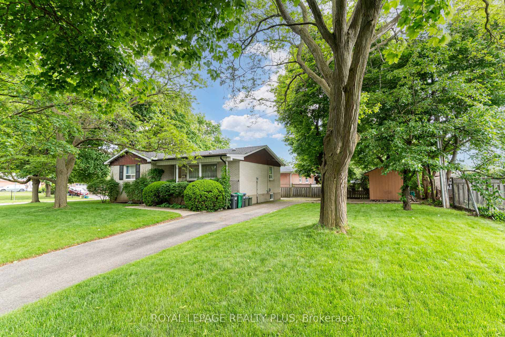 3 Gordon Drive, Brampton, ON L6Y 2A6