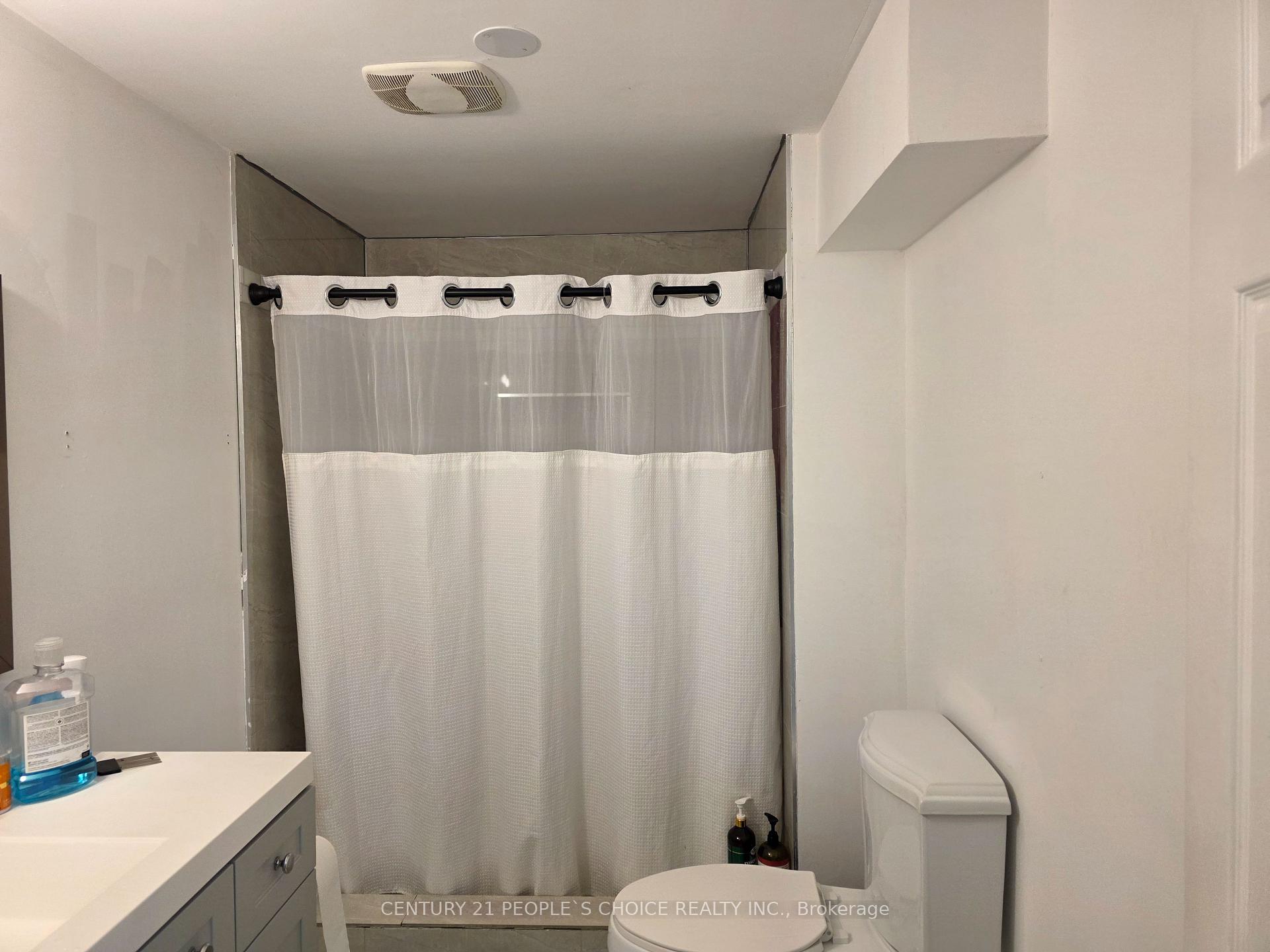 3 Heathbrook Avenue, Brampton, ON L6P 2N1