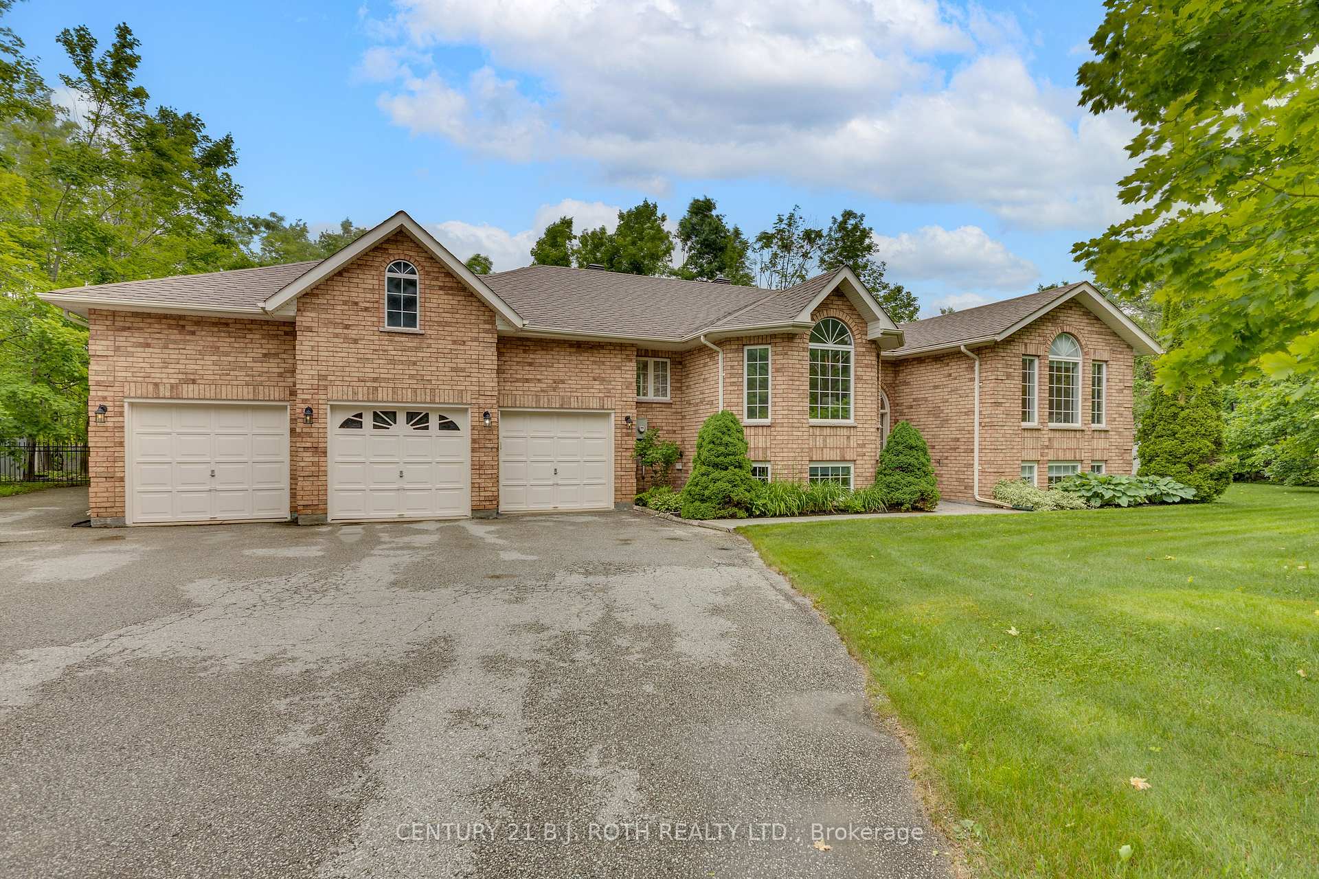 3 Maplehill Drive, Oro-Medonte, ON L0L 2L0