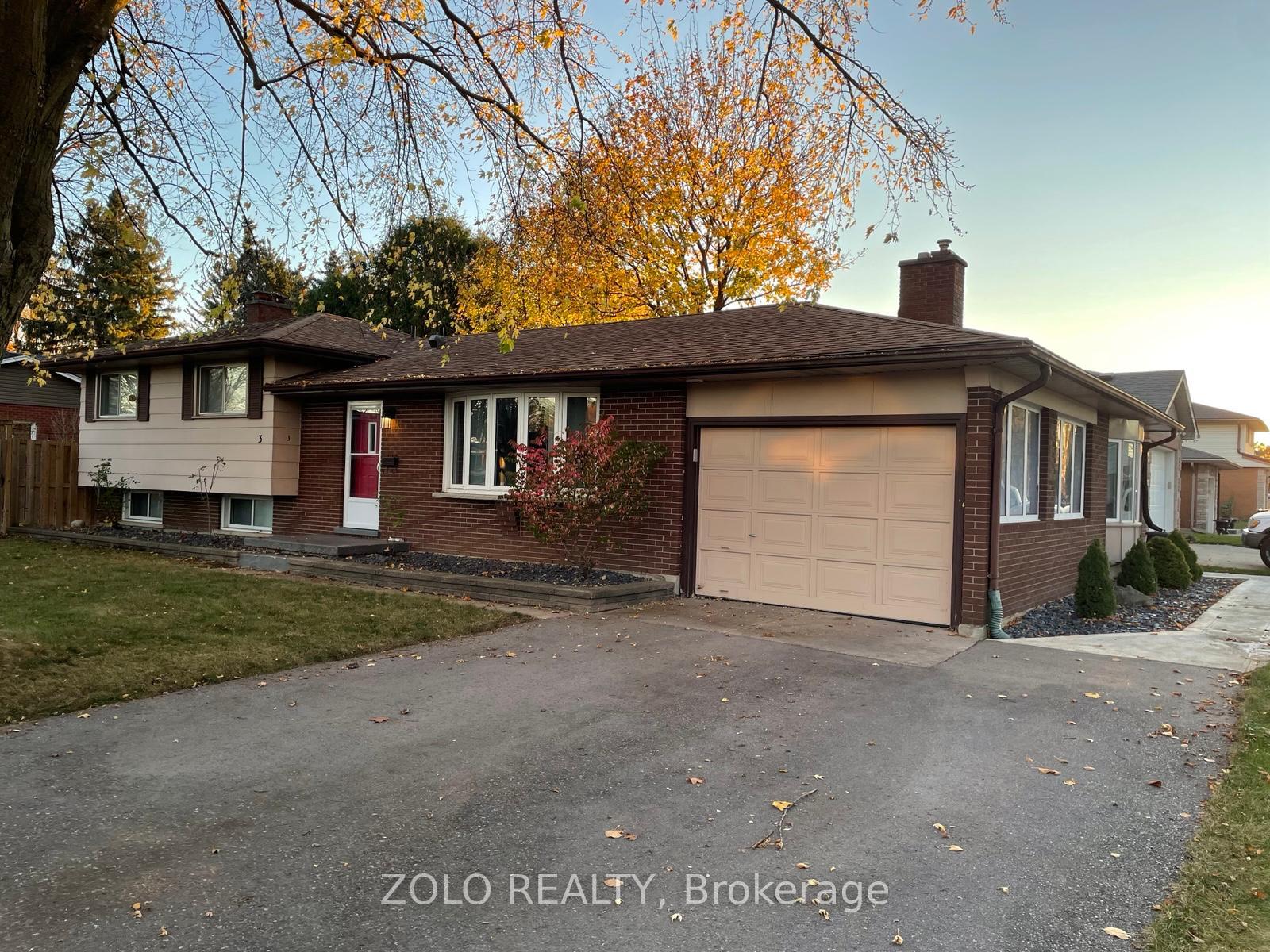 Upper - 3 Old York Crescent, Kitchener, ON N2B 3G2