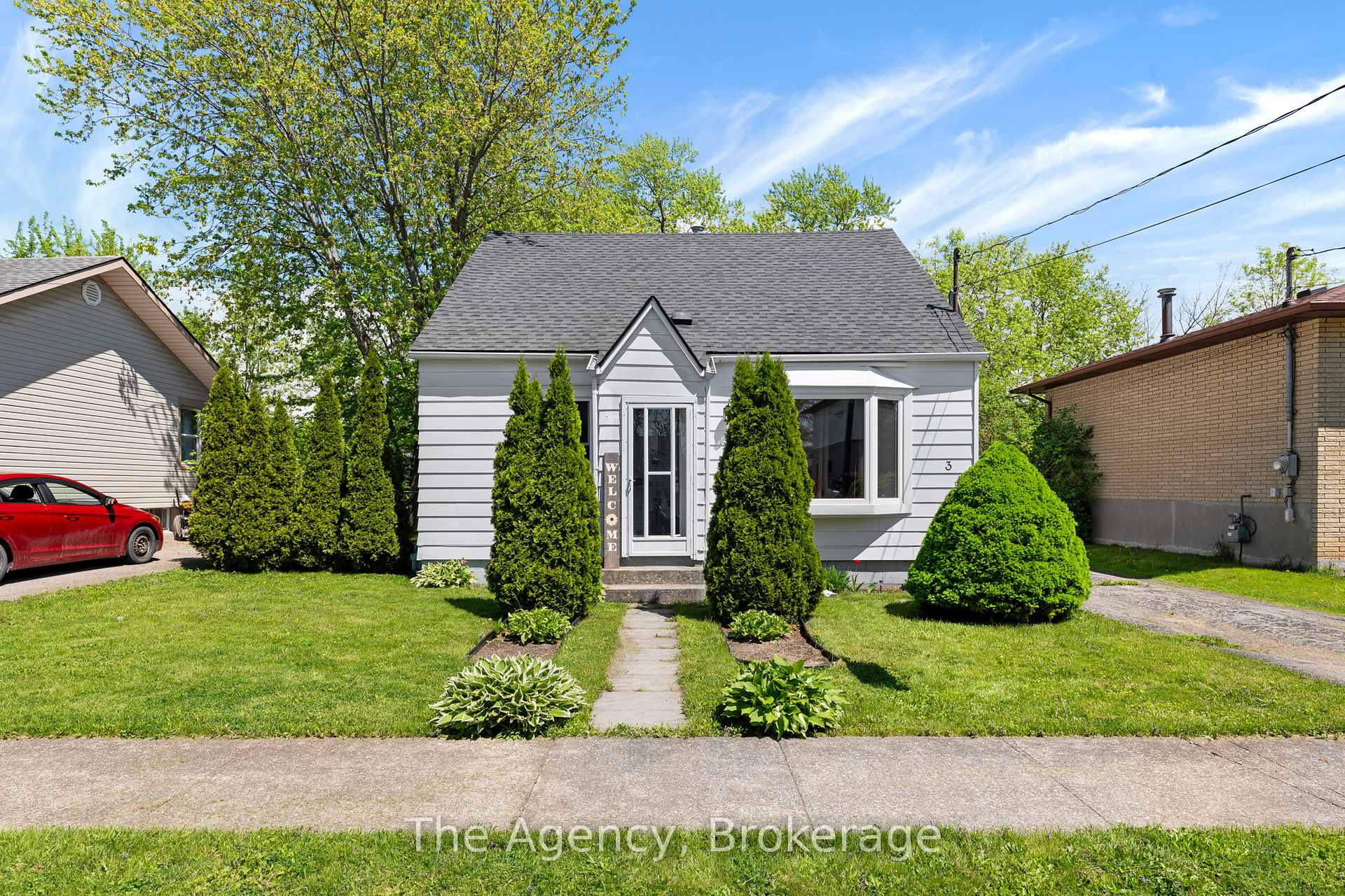 3 PHYLLIS Street, Fort Erie, ON L2A 3Y1