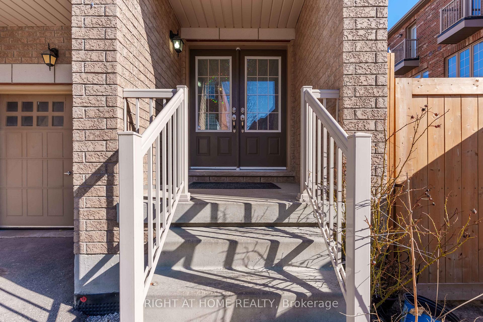 3 Rabbit Run Way, Brampton, ON L6Z 0J2