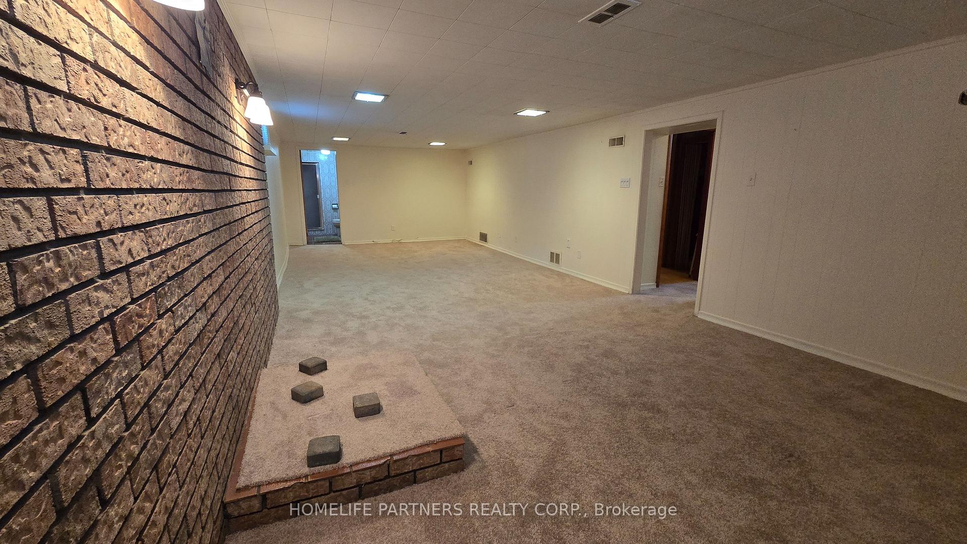 3 Ridge Point Crescent, Toronto, ON M6M 2Z7