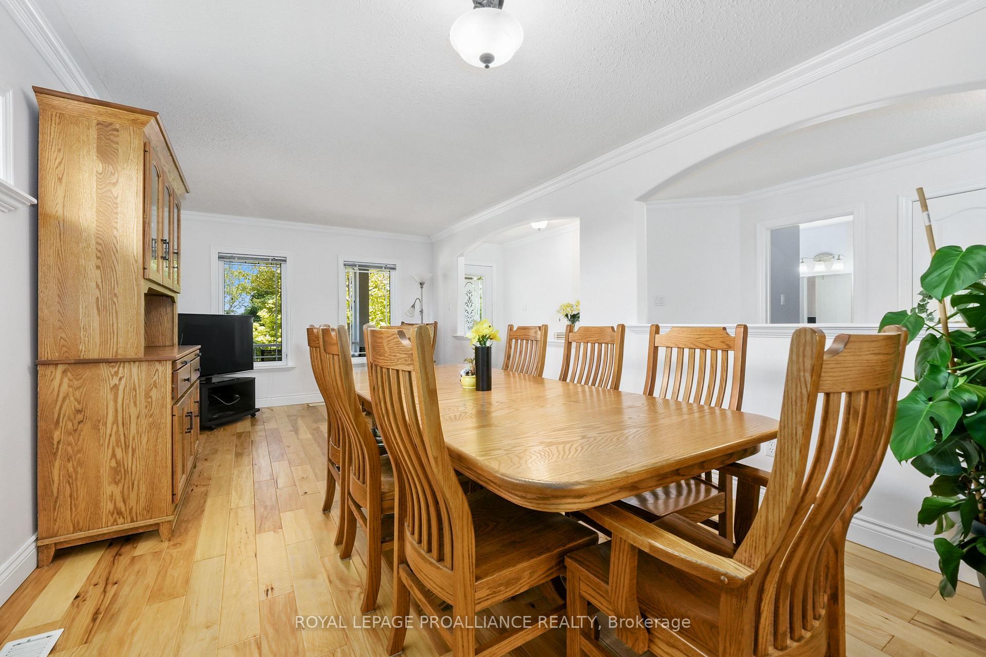 3 Sanderson Court, Peterborough North, ON K9H 7R3