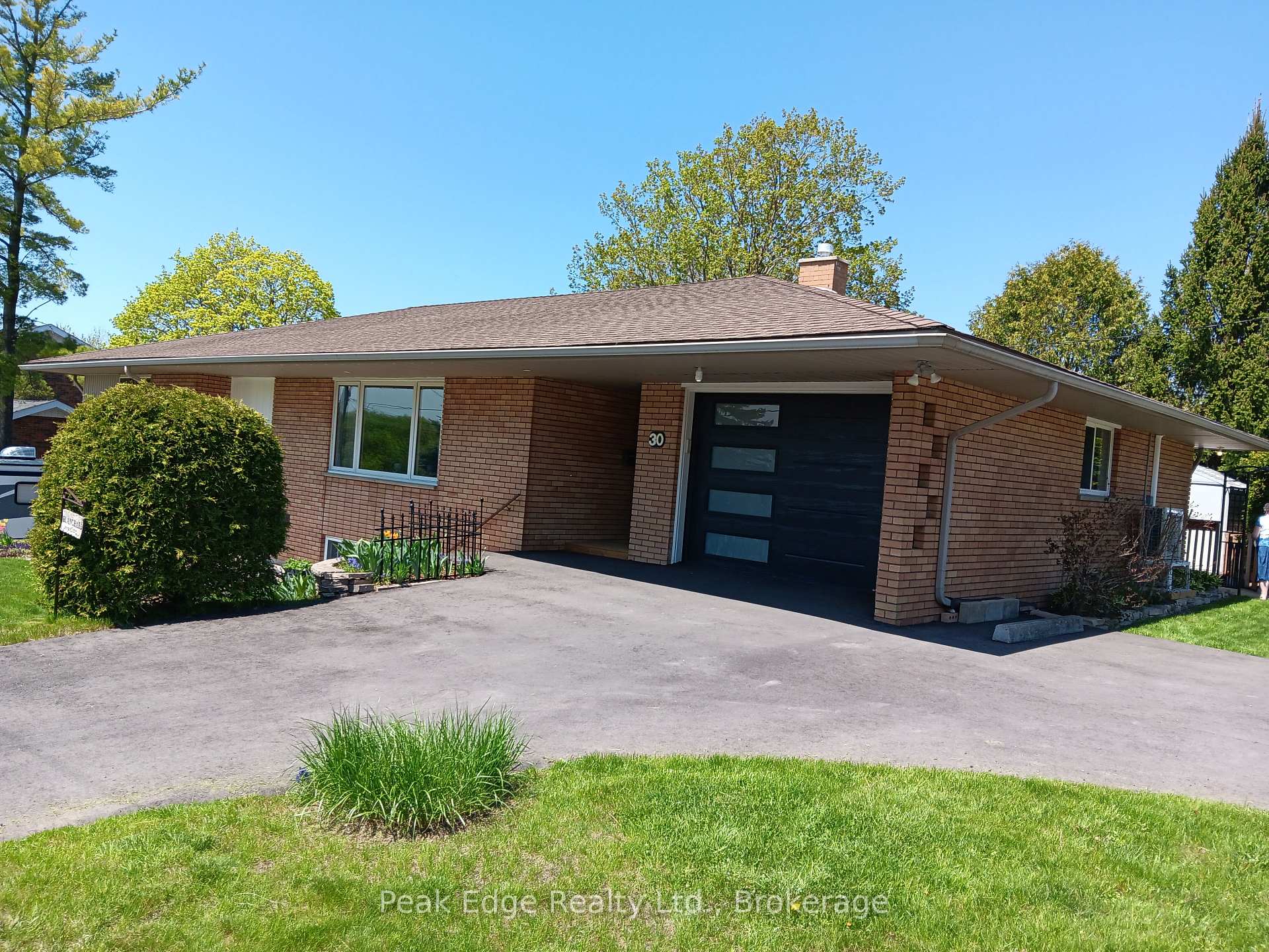 30 7 TH Street, Hanover, ON N4N 1G2