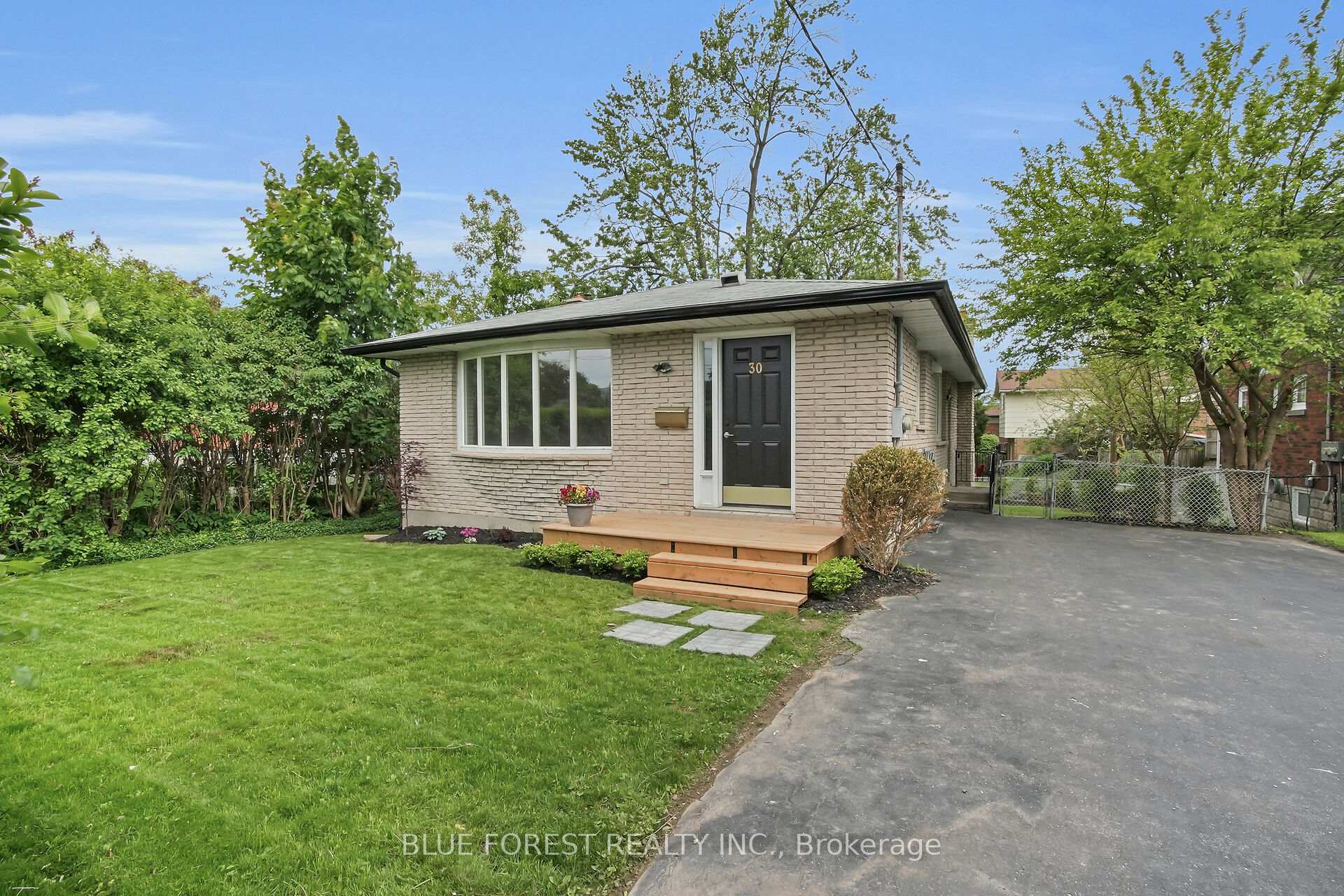 30 Baseline Road E, London South, ON N6C 2N5