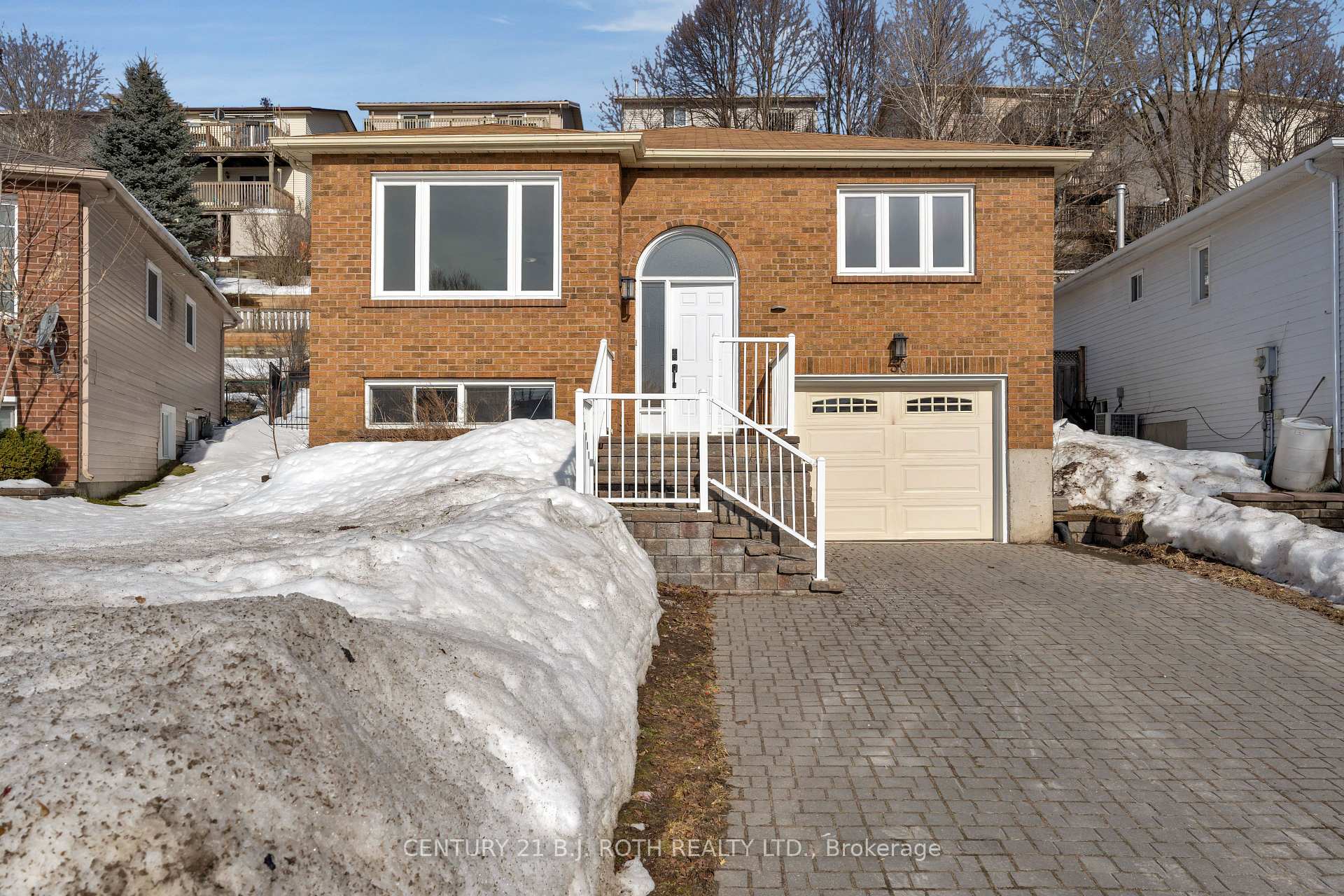 30 Engel Crescent, Barrie, ON L4N 6K5