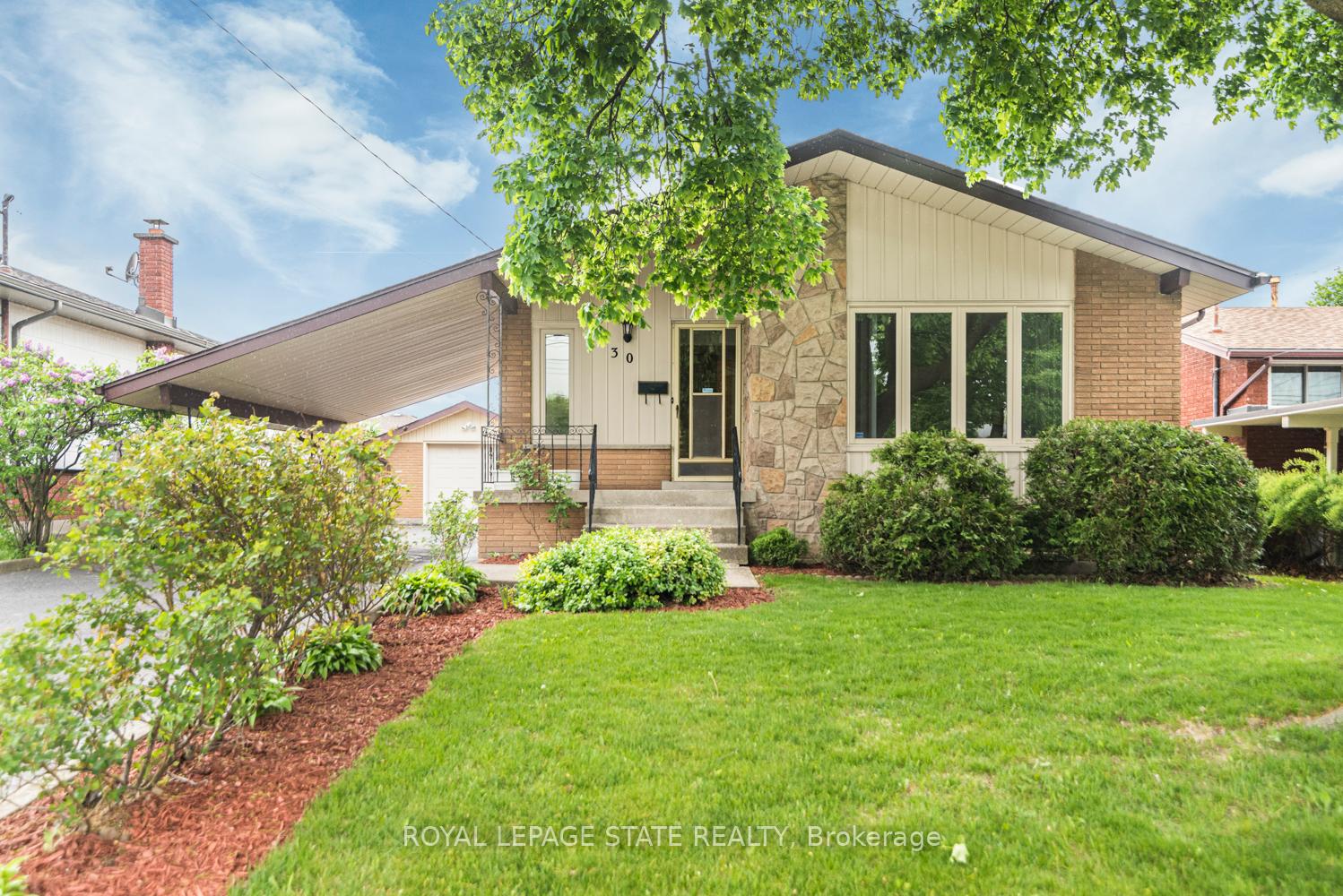 30 Greeningdon Drive, Hamilton, ON L9A 3A7