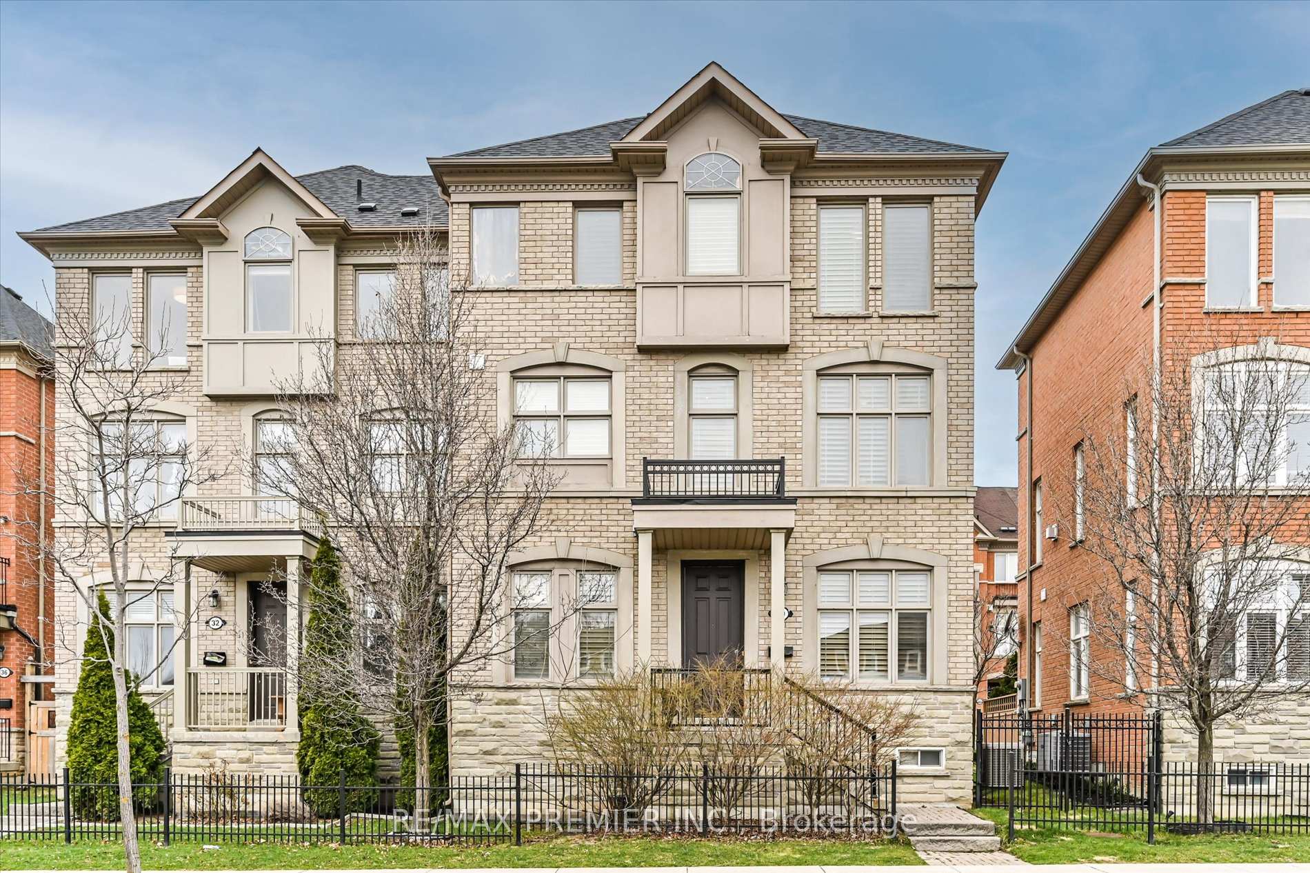 30 Helen Street, Vaughan, ON L4L 3S3