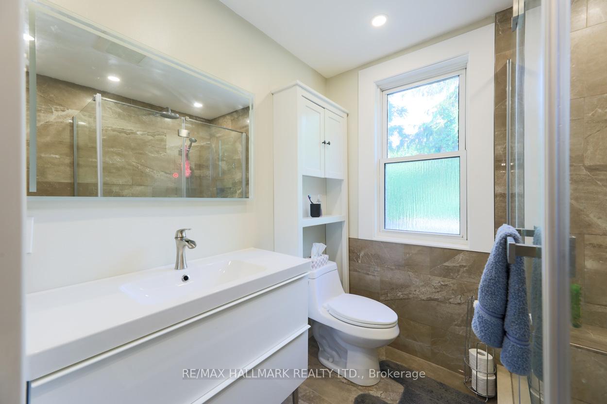 30 Lawlor top Floor Avenue, Toronto, ON M4E 3L7