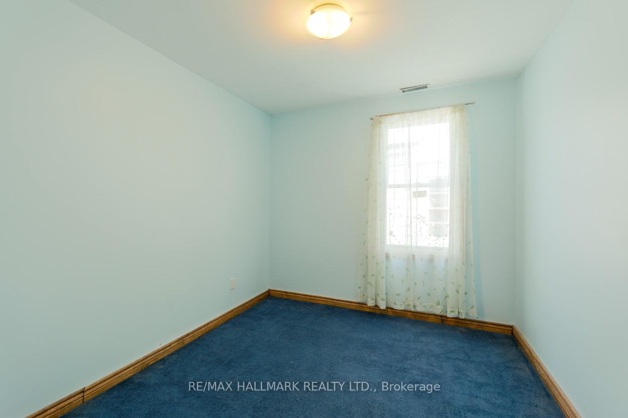 30 Lawlor top Floor Avenue, Toronto, ON M4E 3L7