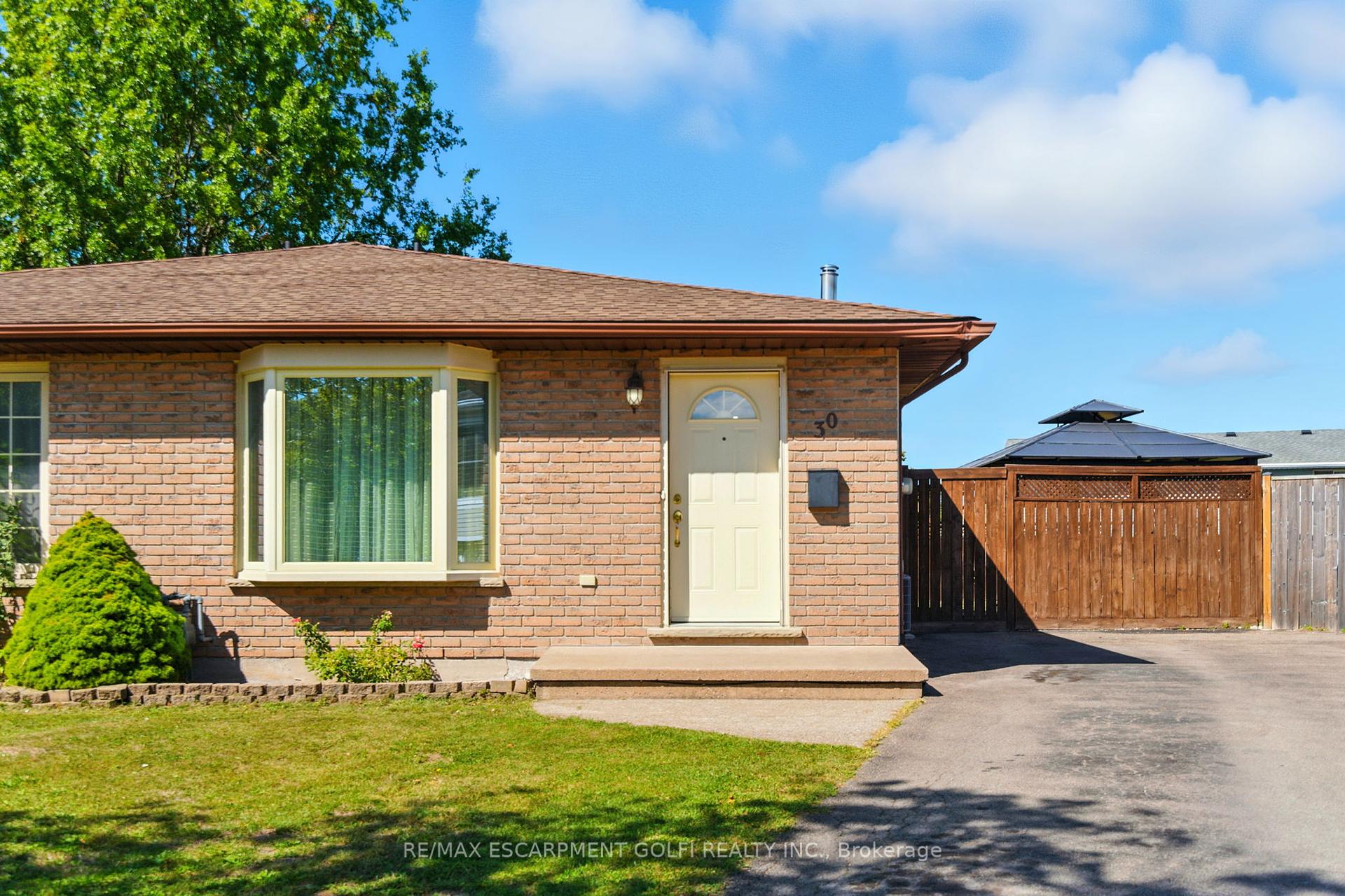 30 Rainbow Court, Welland, ON L3C 6R4