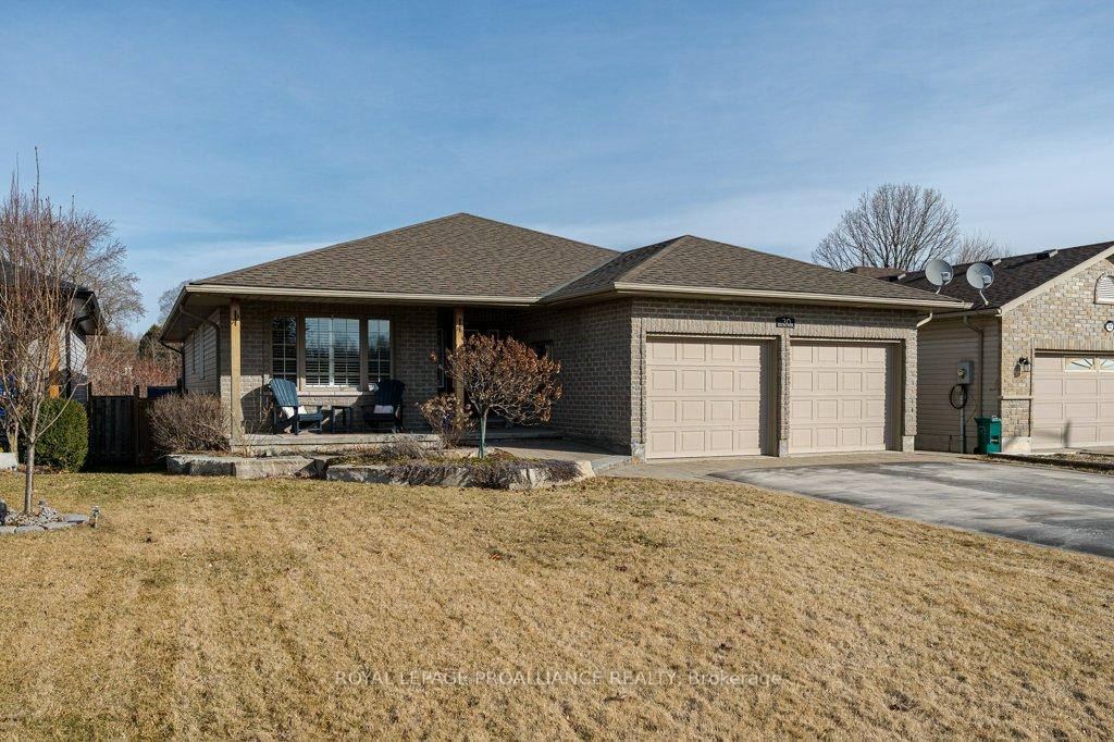 30 Stonegate Crescent, Quinte West, ON K0K 2C0