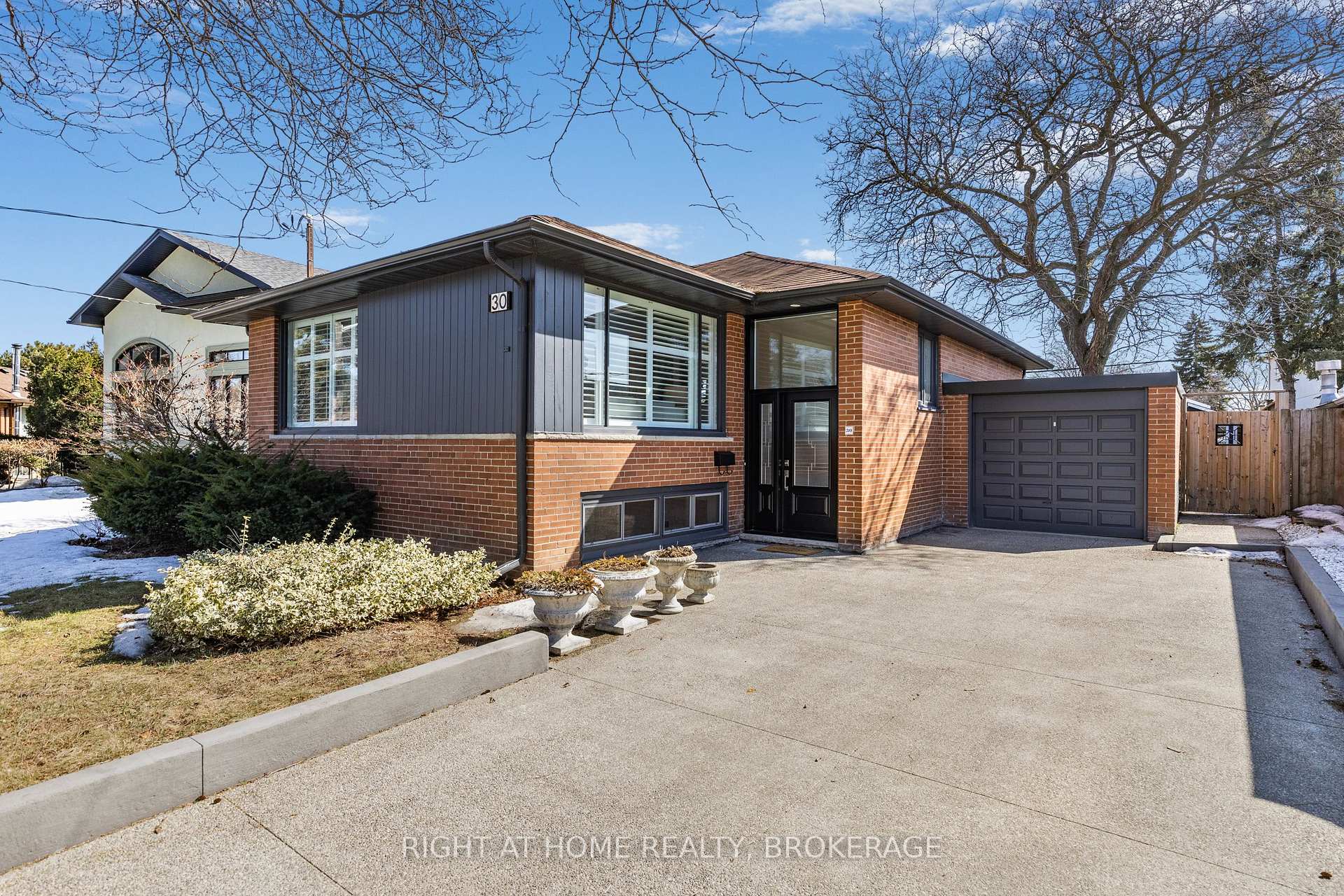 30 Warbeck Place, Toronto, ON M9R 3C3
