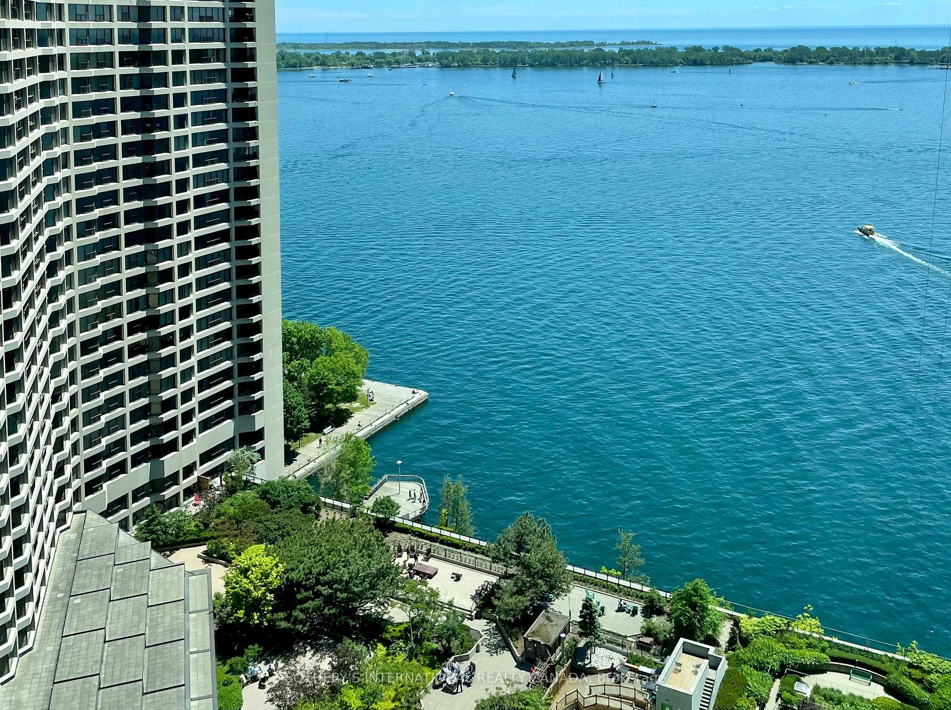 3002 - 77 Harbour Square, Toronto, ON M5J 2S2