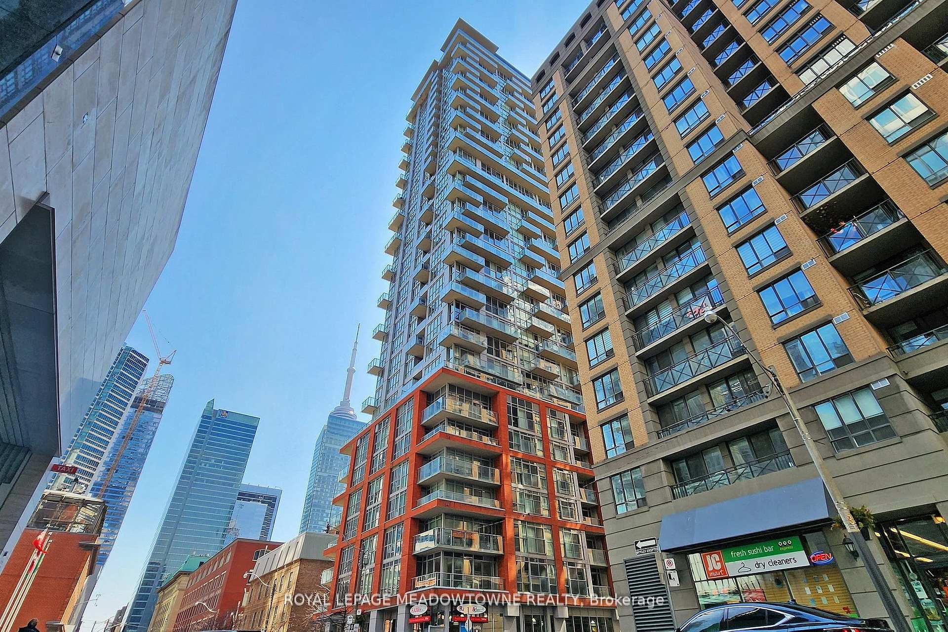 301 - 126 Simcoe Street, Toronto, ON M5H 4E6