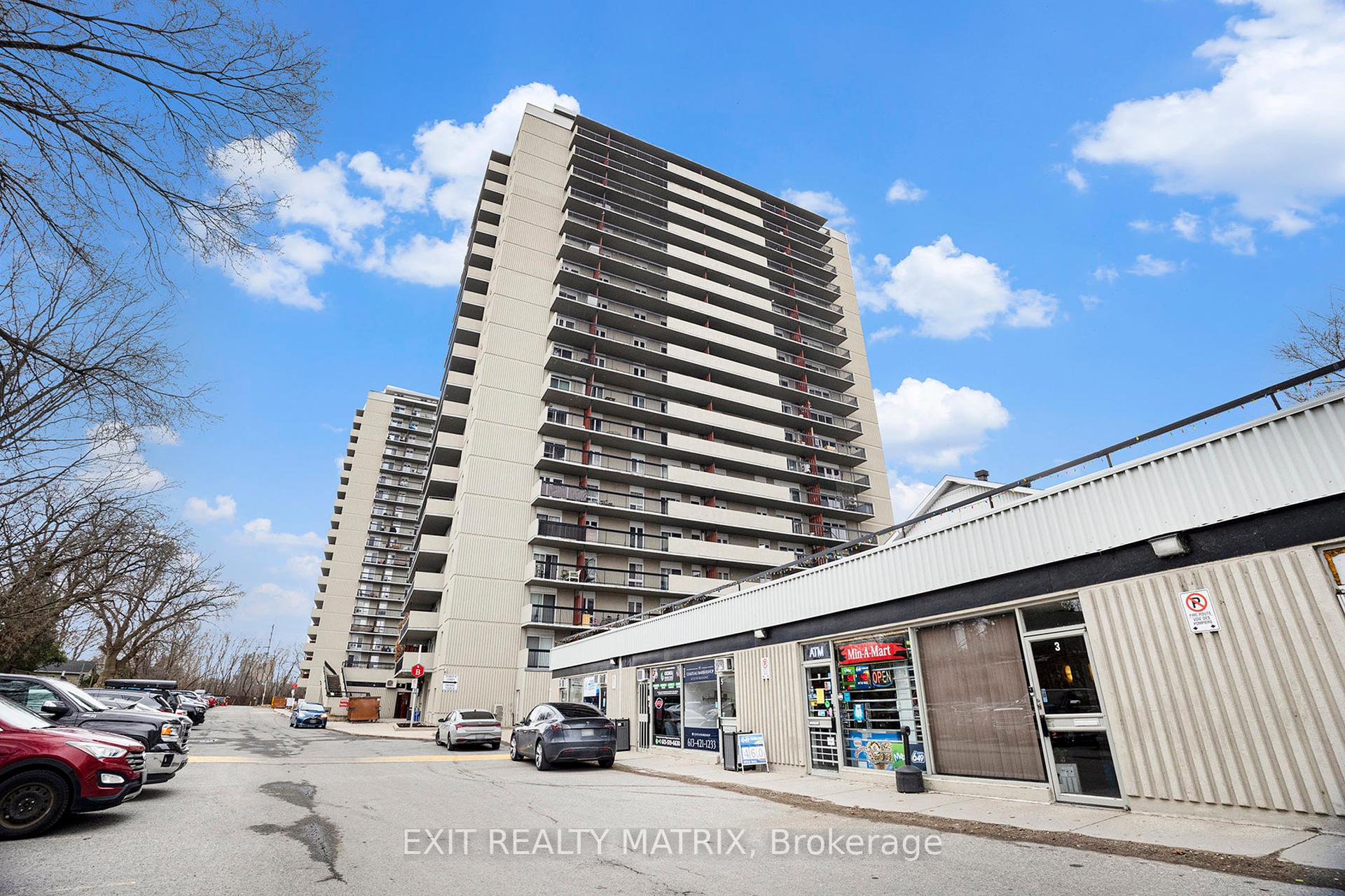 301 - 158B McArthur Avenue, Vanier and Kingsview Park, ON K1L 8C9