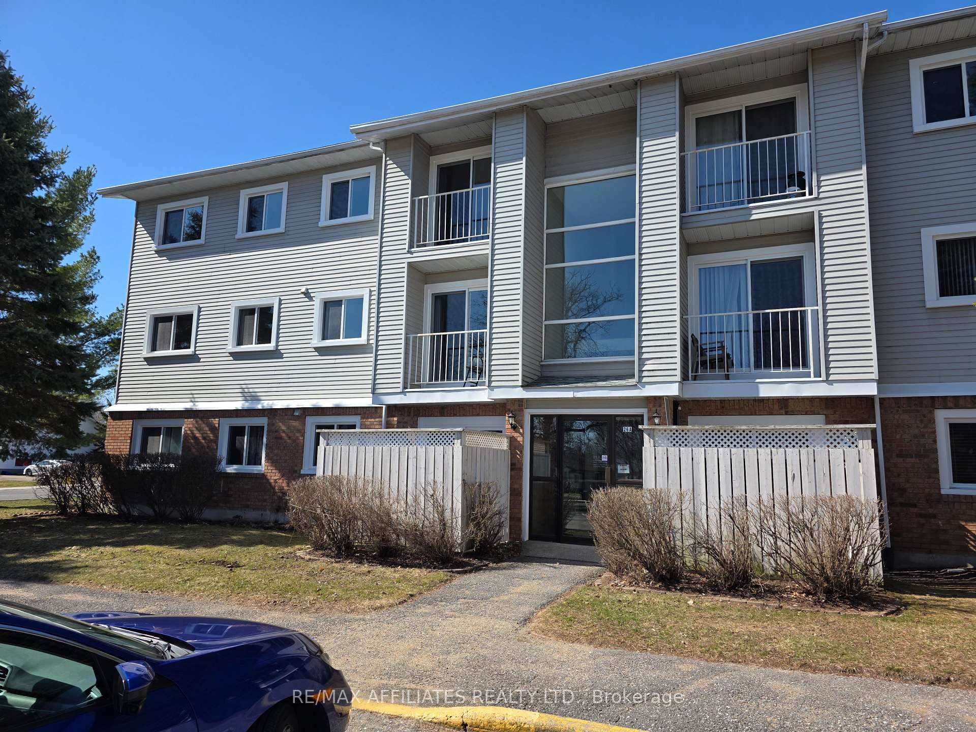 301 - 26 Pearl Street, Smiths Falls, ON K7A 5B5