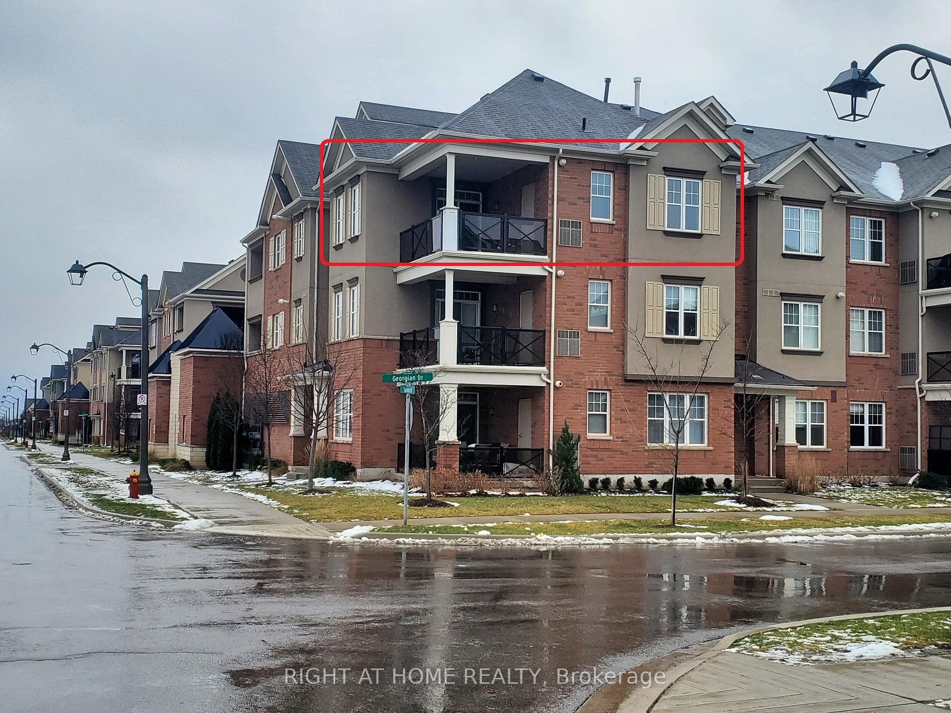#301 - 272 Georgian Drive, Oakville, ON L6H 7K1