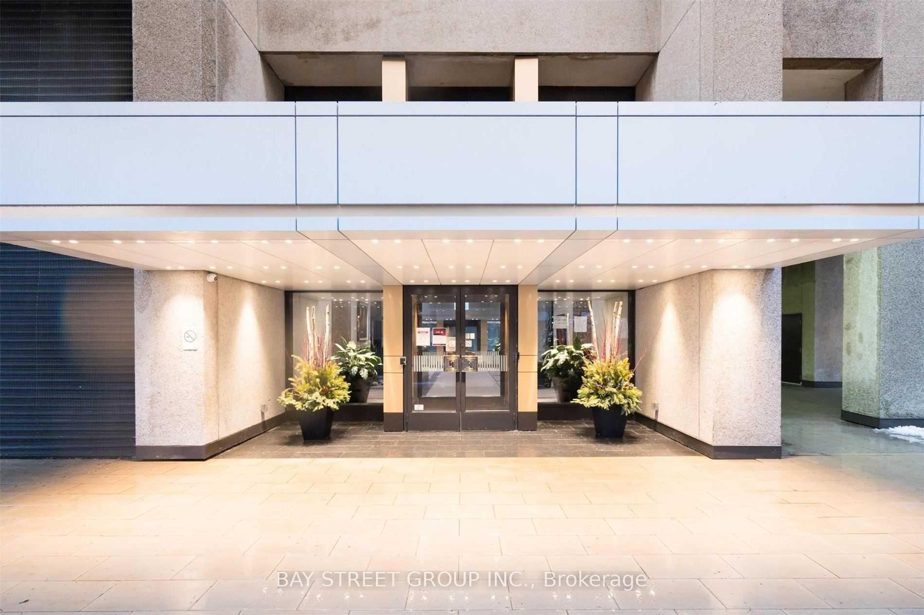 3019 - 33 Harbour Square, Toronto, ON M5J 2G2
