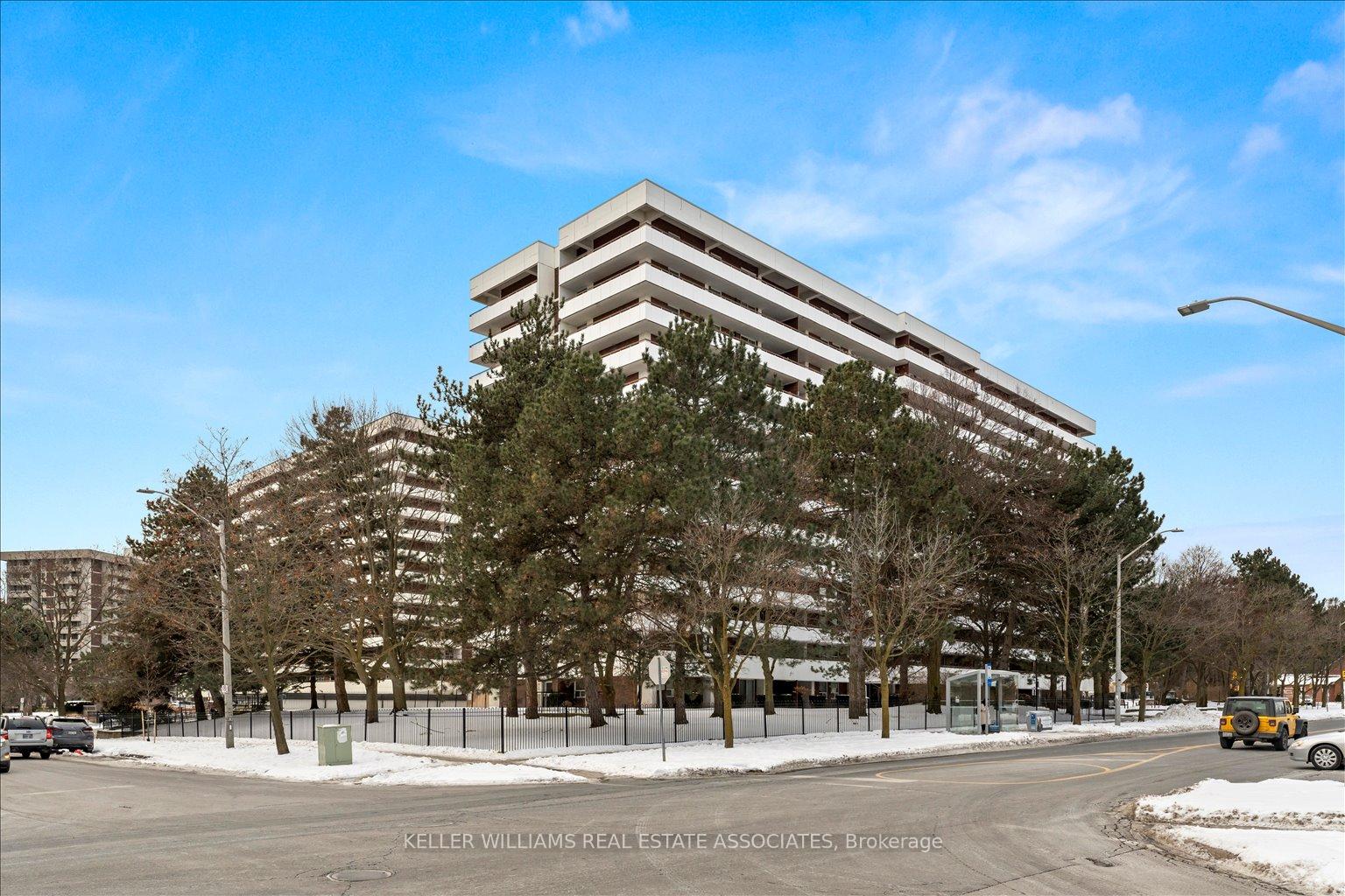 302 - 1 Royal Orchard Boulevard, Markham, ON L3T 3C2