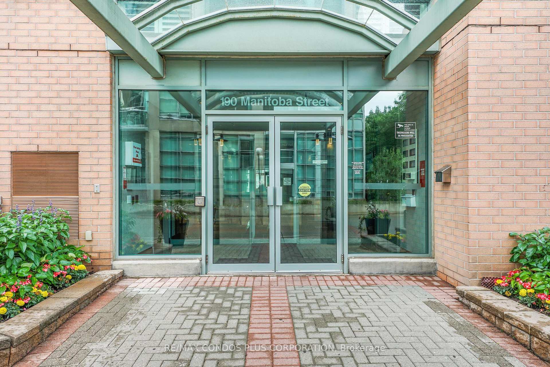 302 - 190 Manitoba Street, Toronto, ON M8Y 3Y8