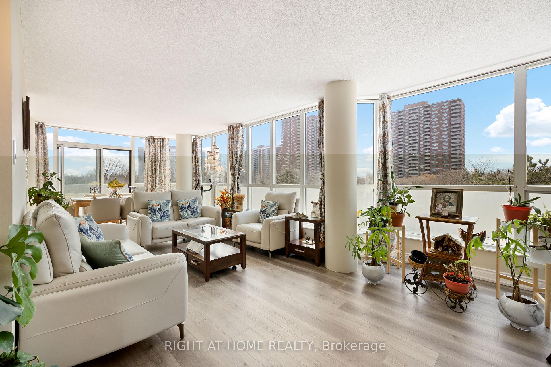 302 - 3 Rowntree Road W, Toronto, ON M9V 5G8