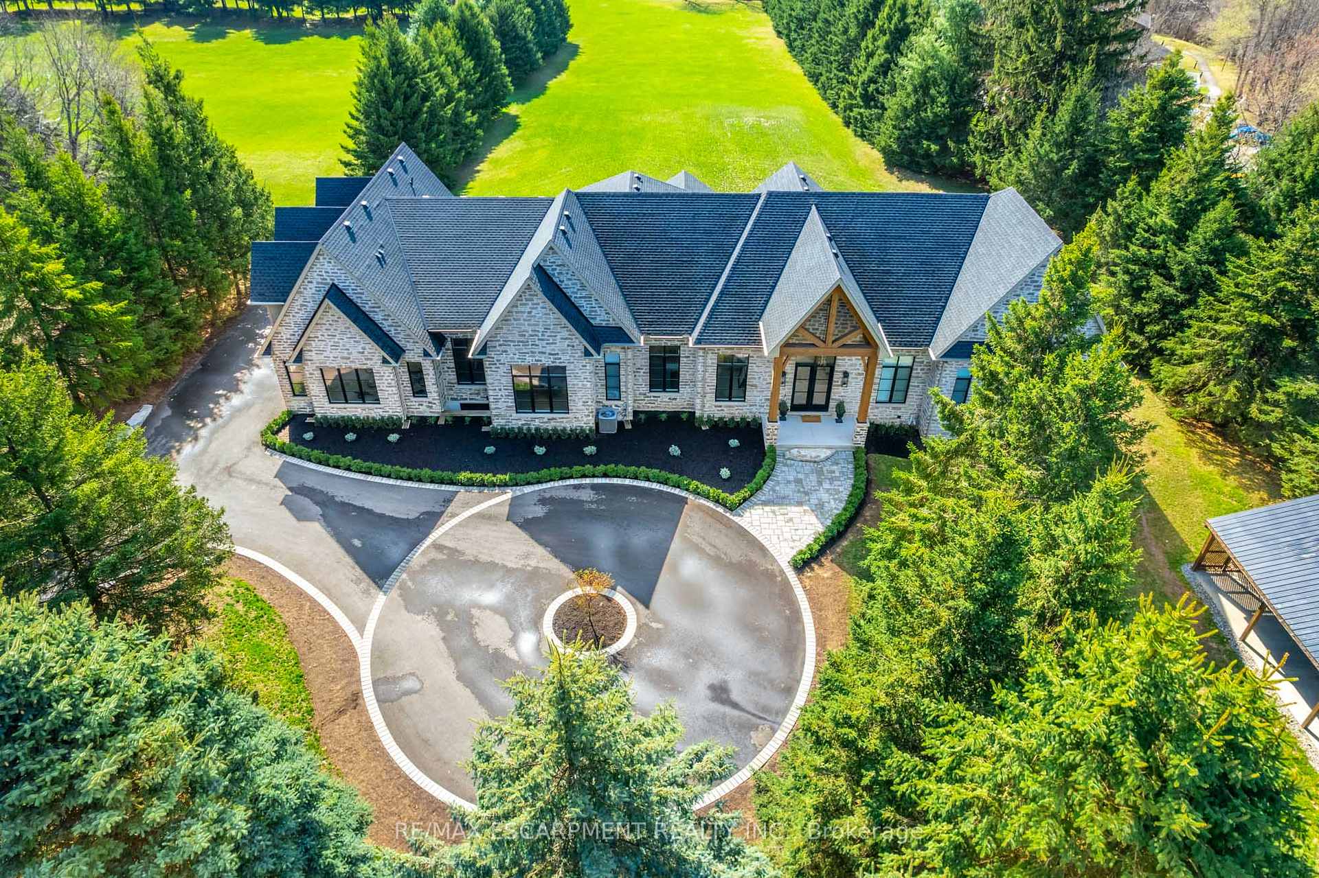 302 Carlisle Road, Hamilton, ON L0R 1H2