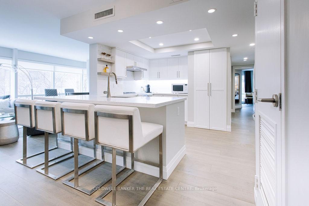 303 - 1001 Bay Street, Toronto, ON M5S 3A6