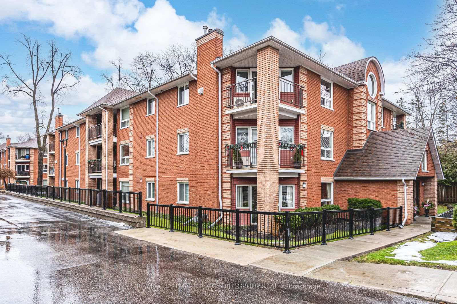 303 - 131 Clapperton Street, Barrie, ON L4M 3G3