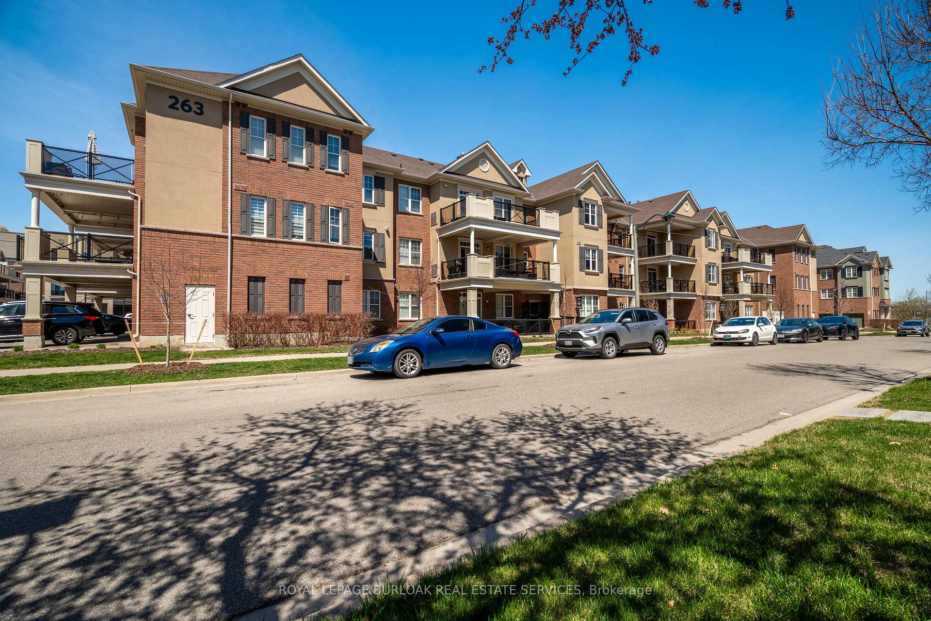303 - 263 Georgian Drive, Oakville, ON L6H 0L2