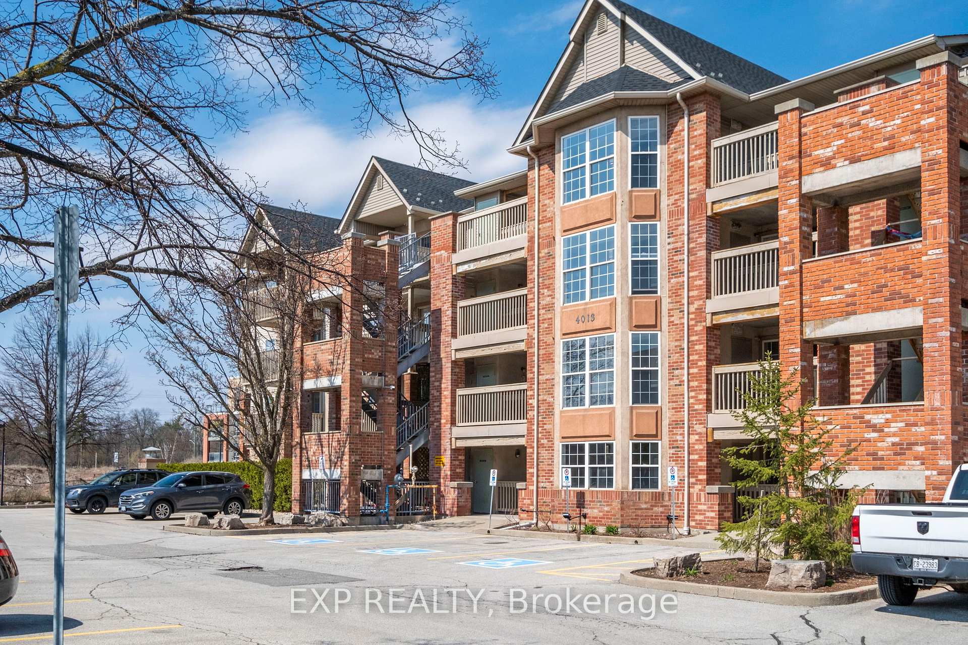 303 - 4013 Kilmer Drive, Burlington, ON L7M 4M3