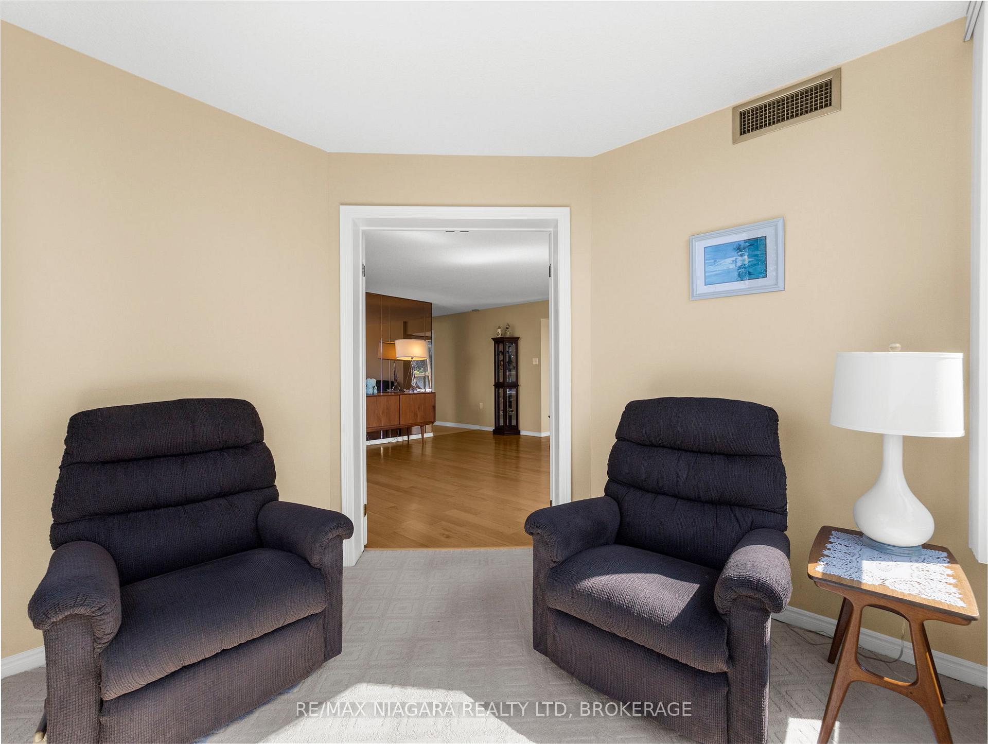 303 - 5100 Dorchester Road, Niagara Falls, ON L2E 7H4