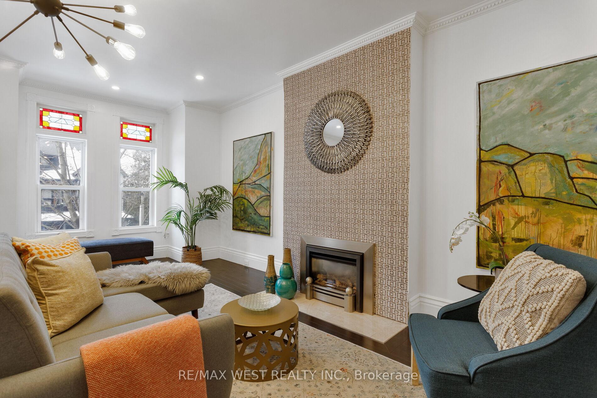 303 Crawford Street, Toronto, ON M6J 2V7