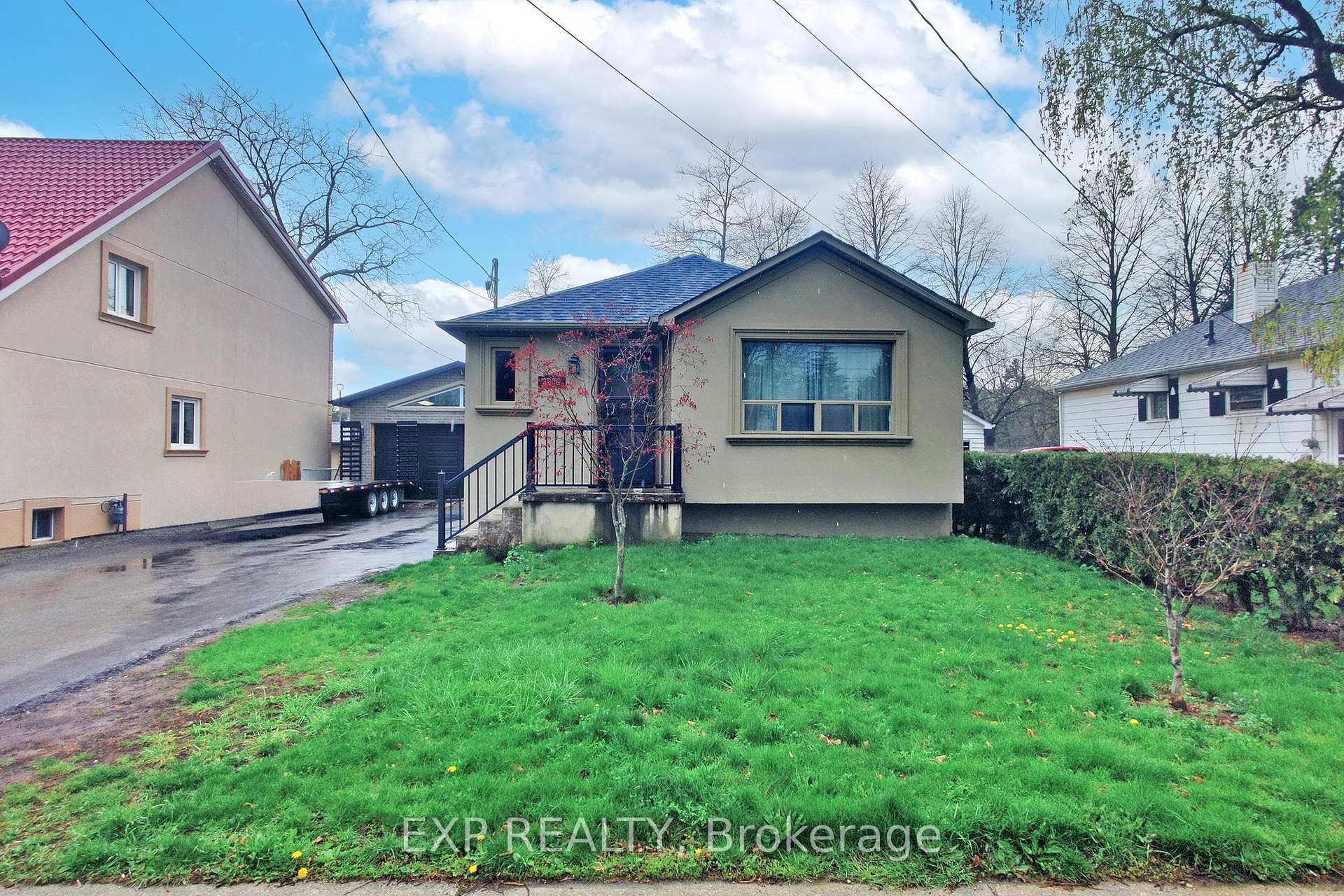 3034 Parkerhill Road E, Mississauga, ON L5B 1V5