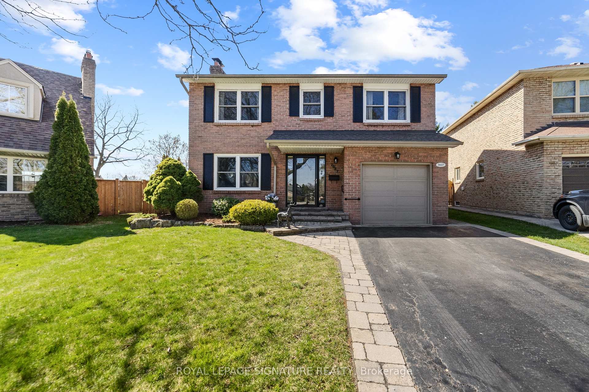 3037 Silverthorn Drive, Oakville, ON L6L 5N4
