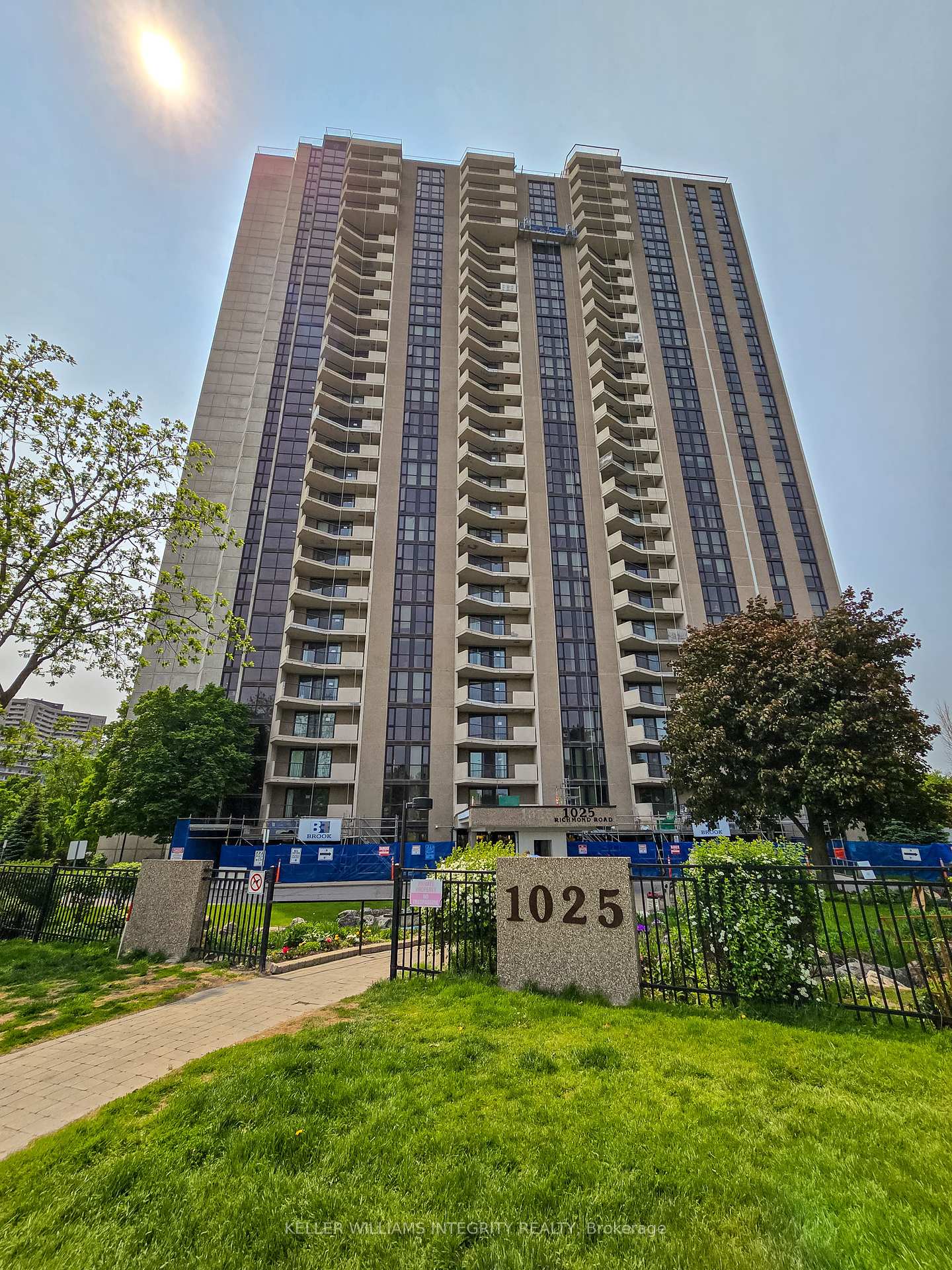 304 - 1025 Richmond Road, Woodroffe, ON K2B 8G8