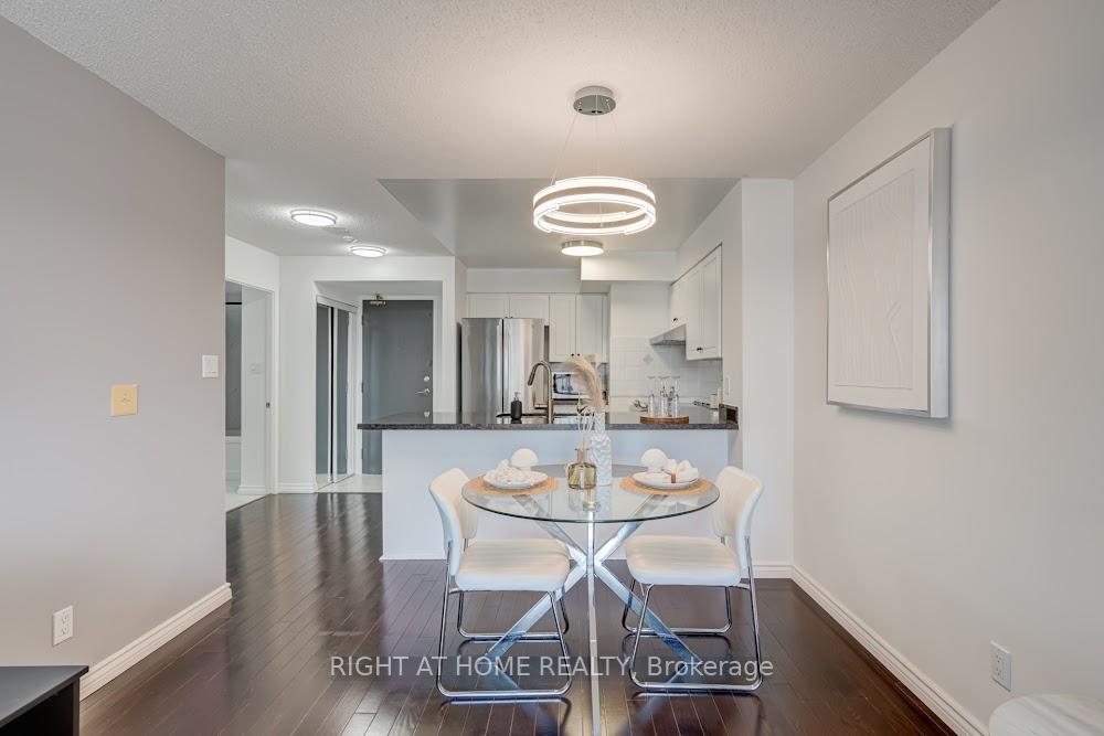 304 - 19 Northern Heights Drive, Richmond Hill, ON L4B 4M4