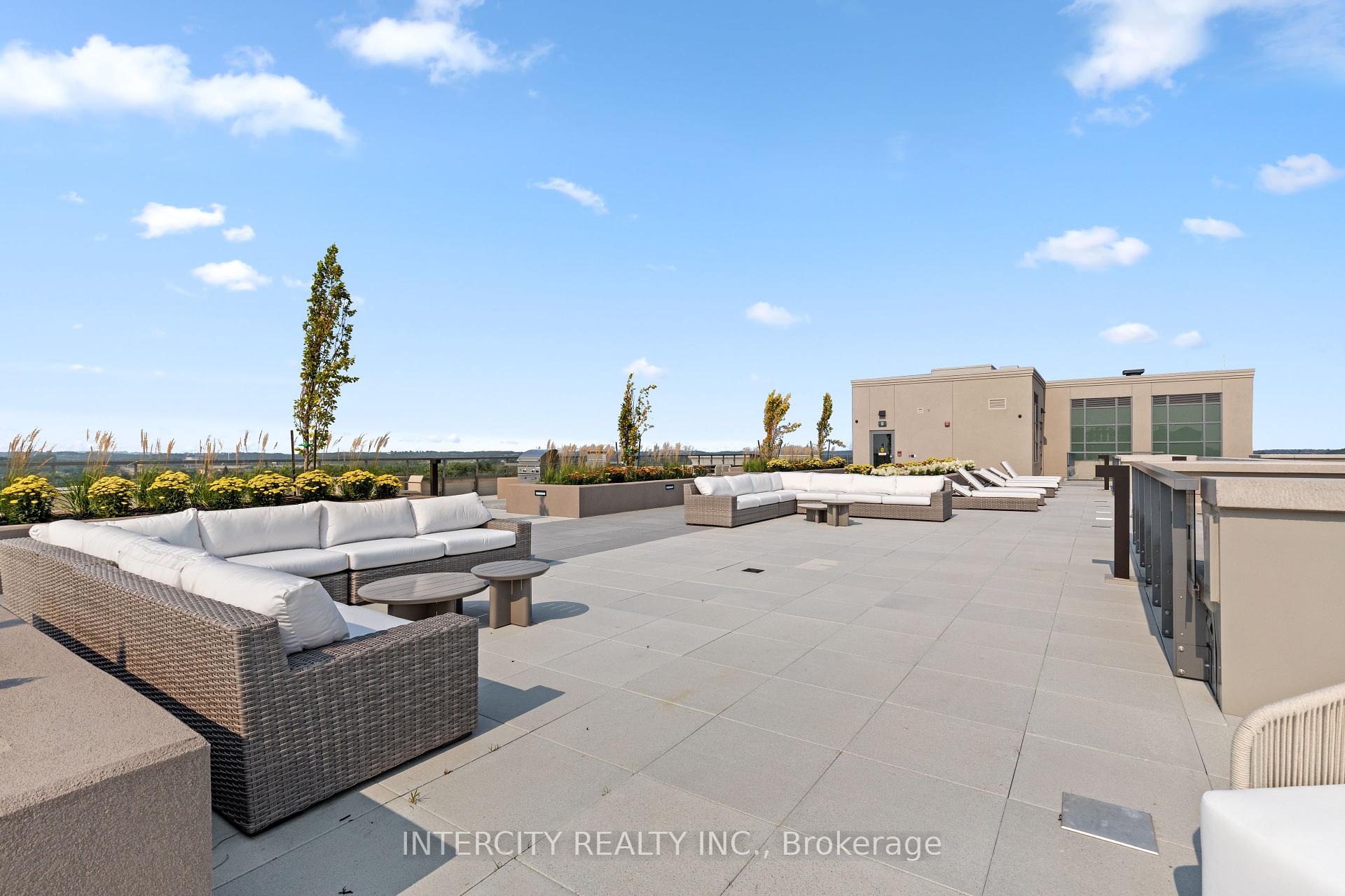 304 - 2075 King Road, King, ON L7B 0R6